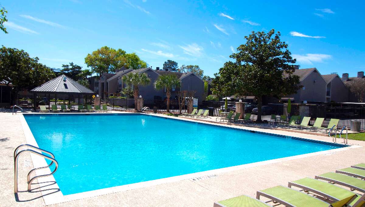 Luxury Houston apartments: Affordable units with pool, gym and tennis