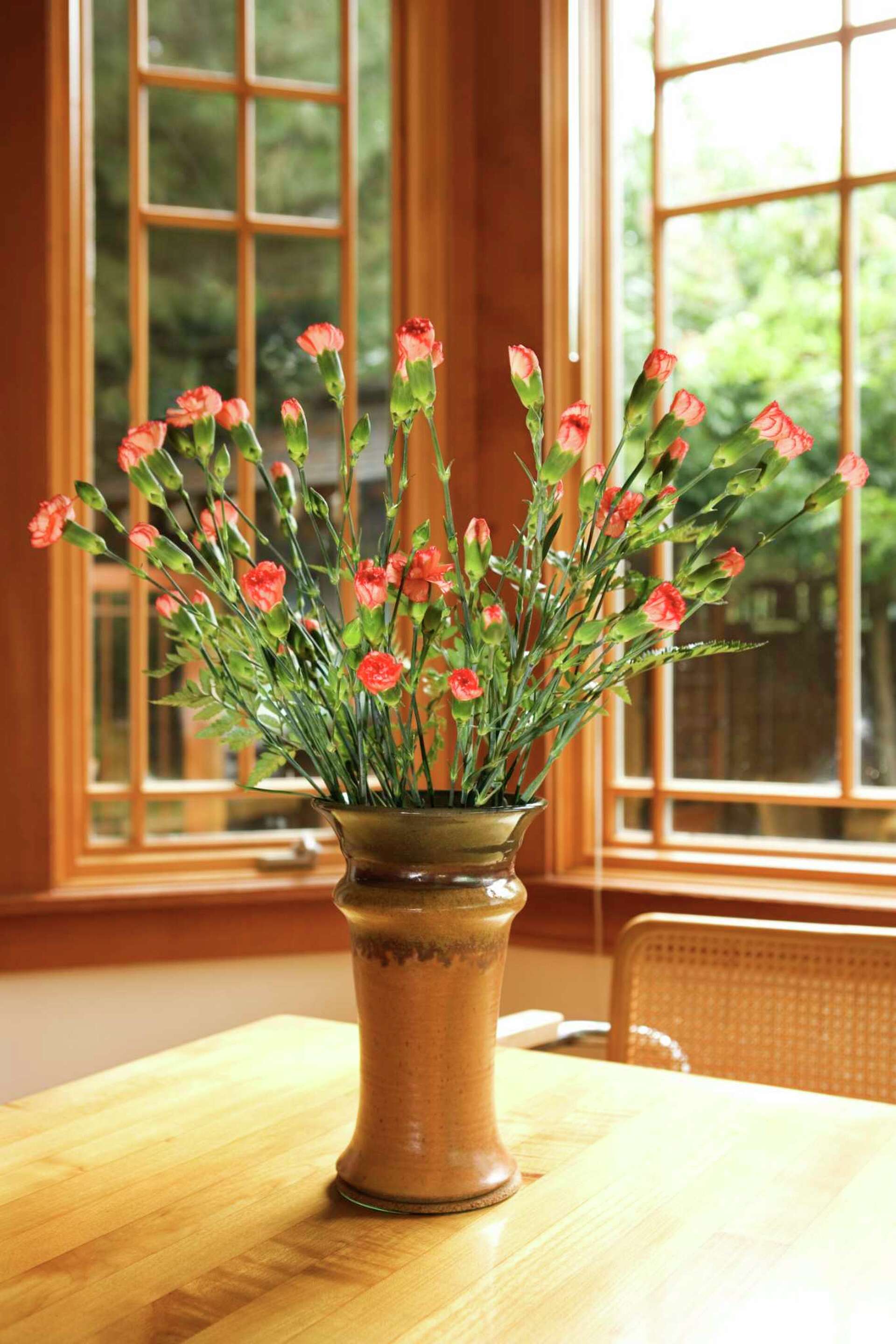 How to Revarnish a Table