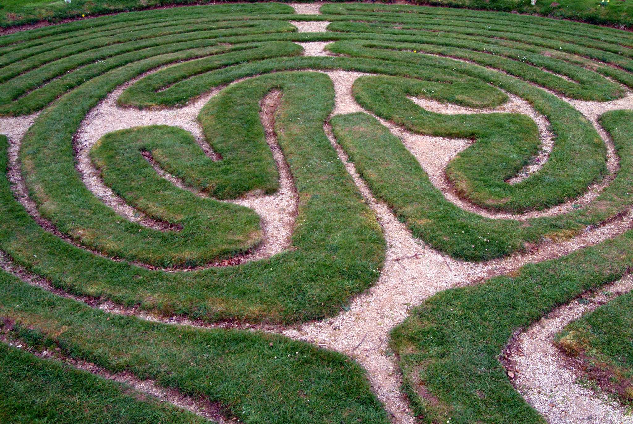 How to Make a Maze in Your Yard