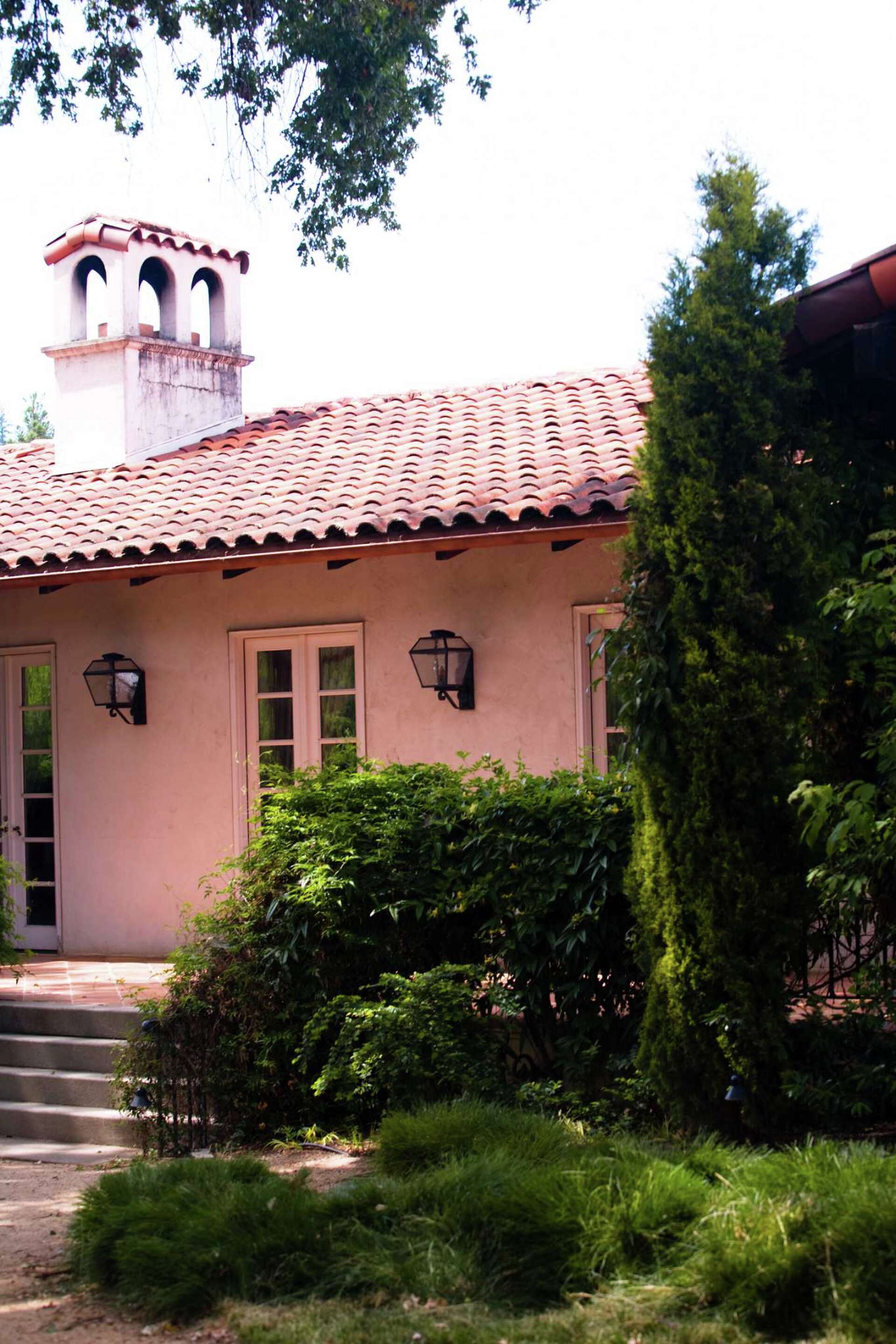 L Shaped Ranch Landscaping