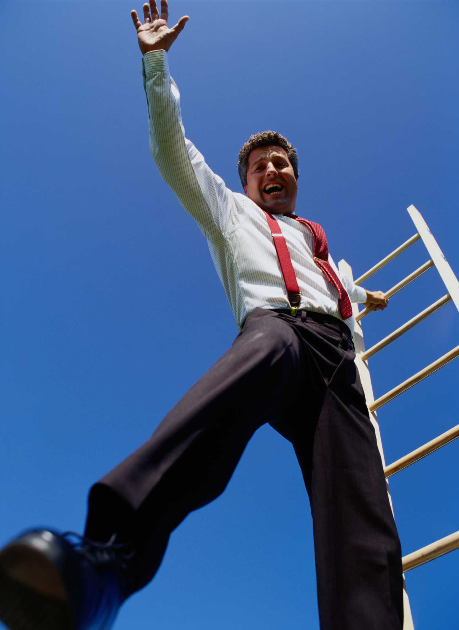 How to Safely Use Ladders on a Roof