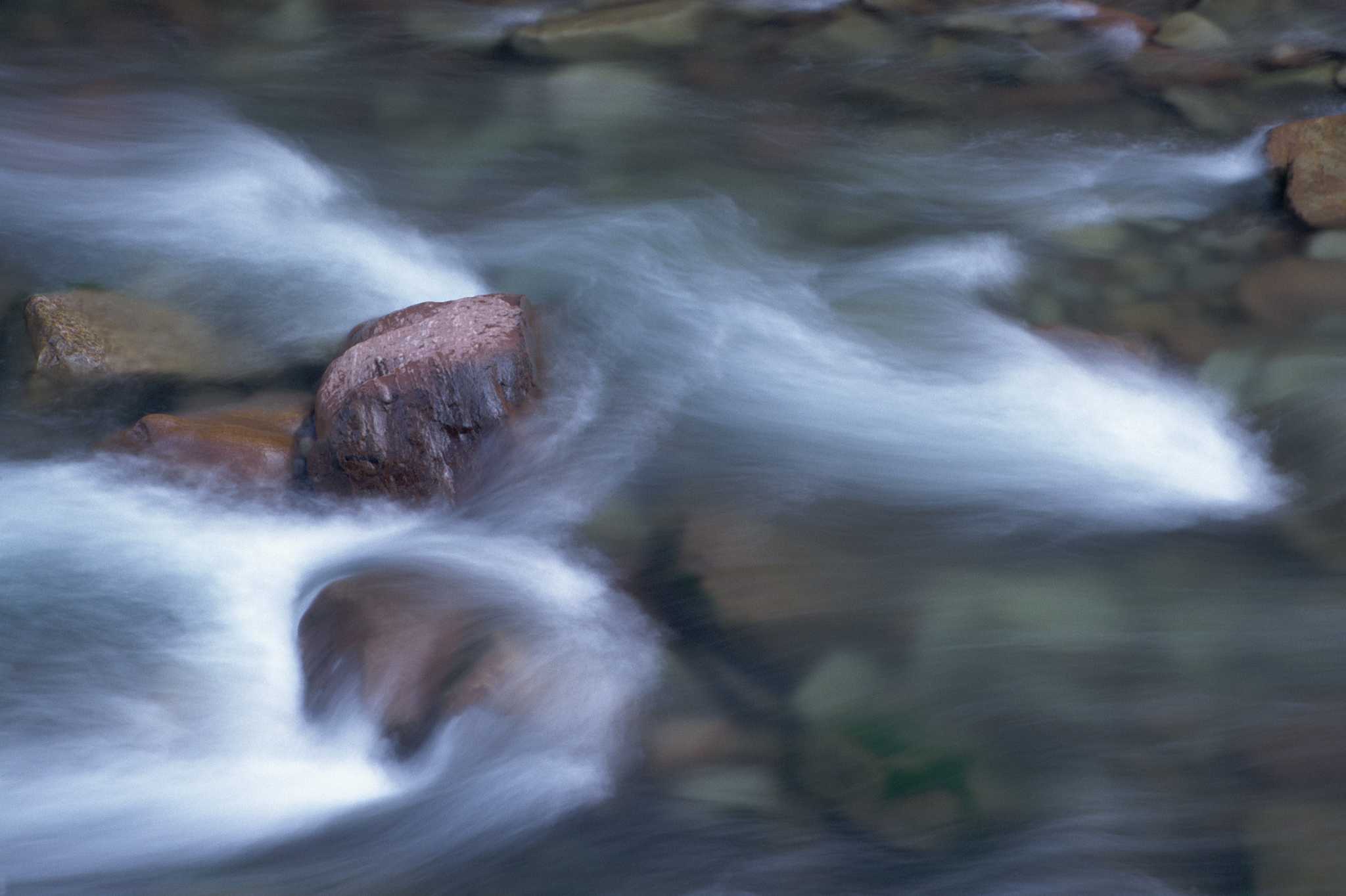 How to Set Fence Posts With River Stones