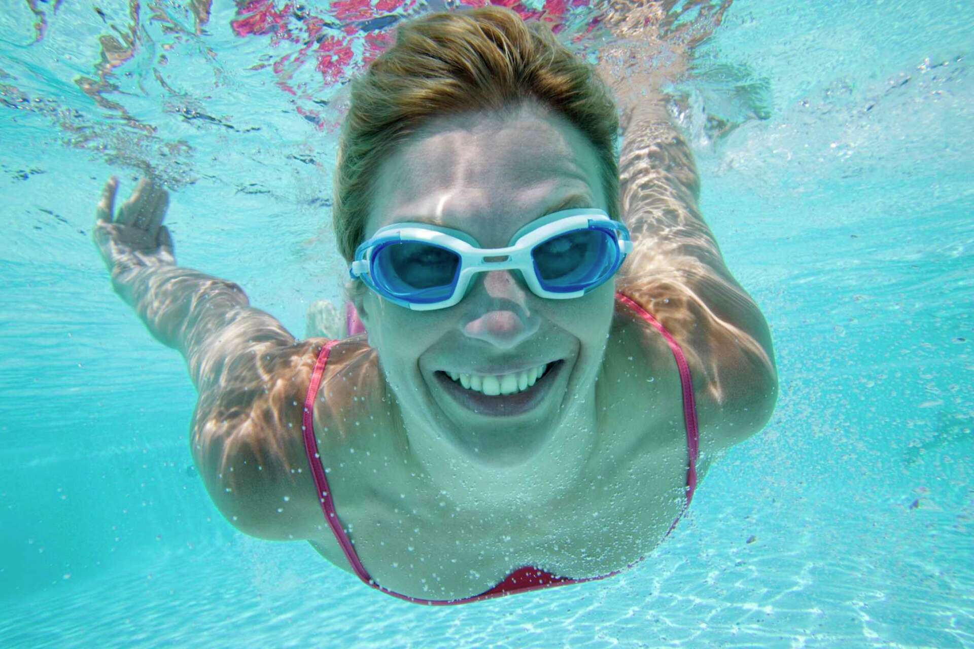 How to Shore Up a Dirt Wall Around a Swimming Pool