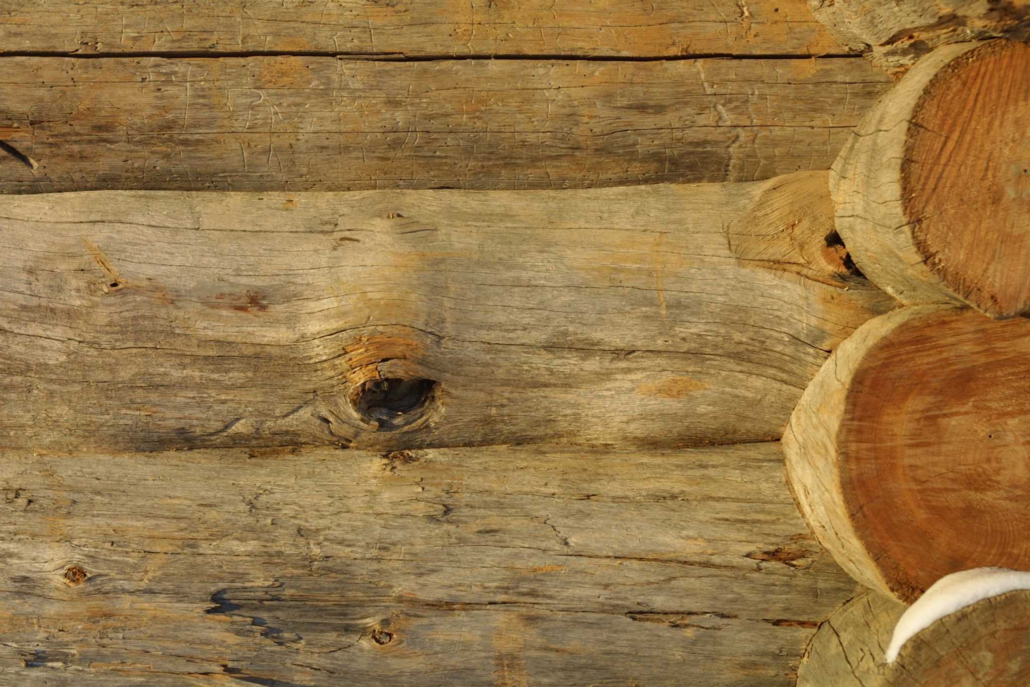 How to Make a Decorative Log Wall