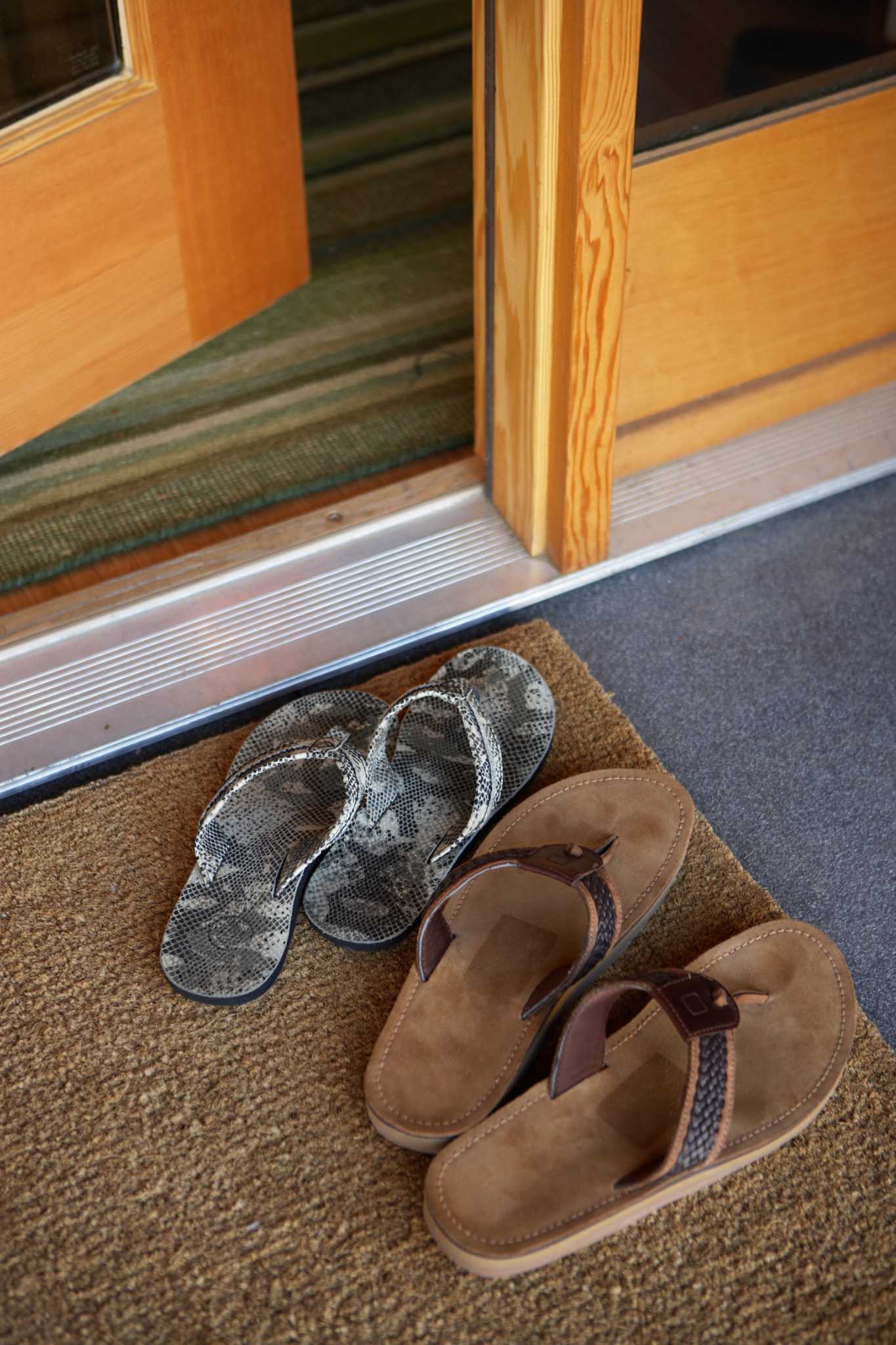 How to Make Doormats From Spare Carpet
