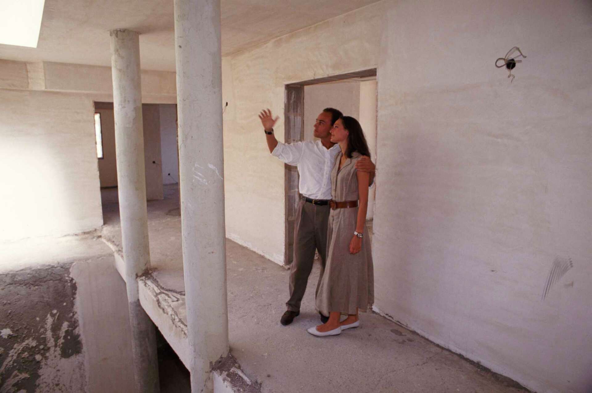 How to Make a Faux Column With Molding