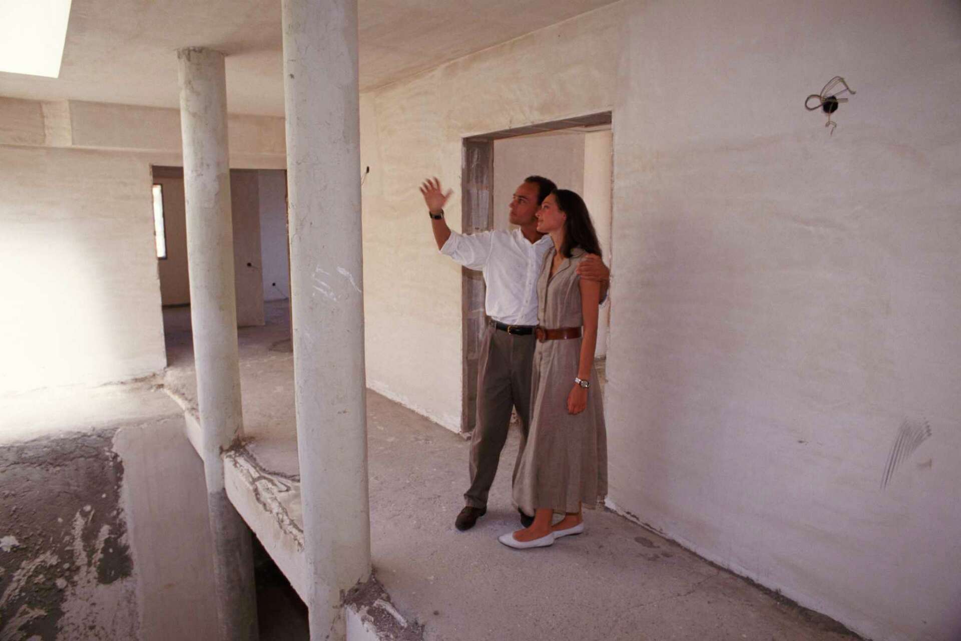 How to Make a Faux Column With Molding