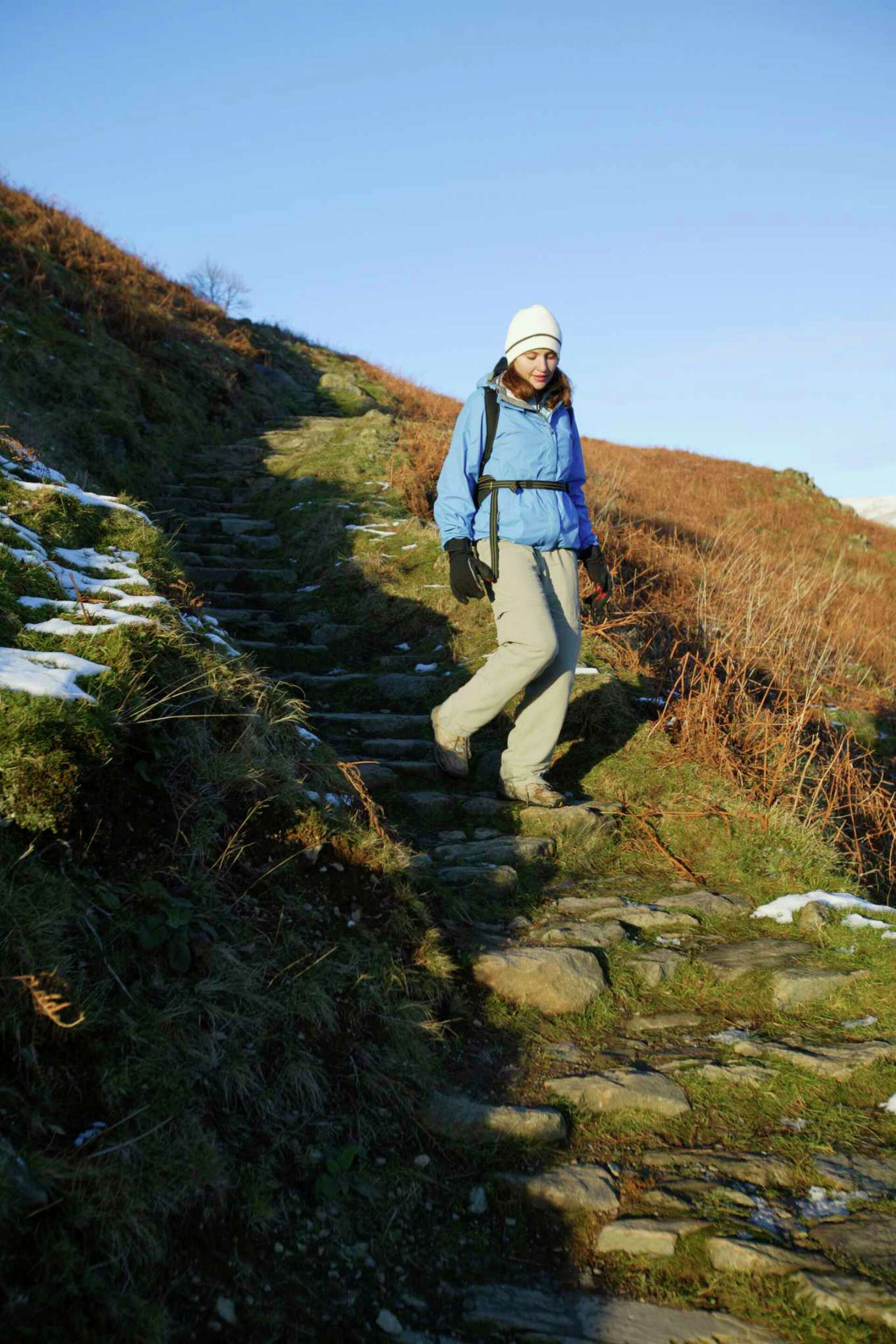 How to Make a Flagstone Path on a Sloping Yard