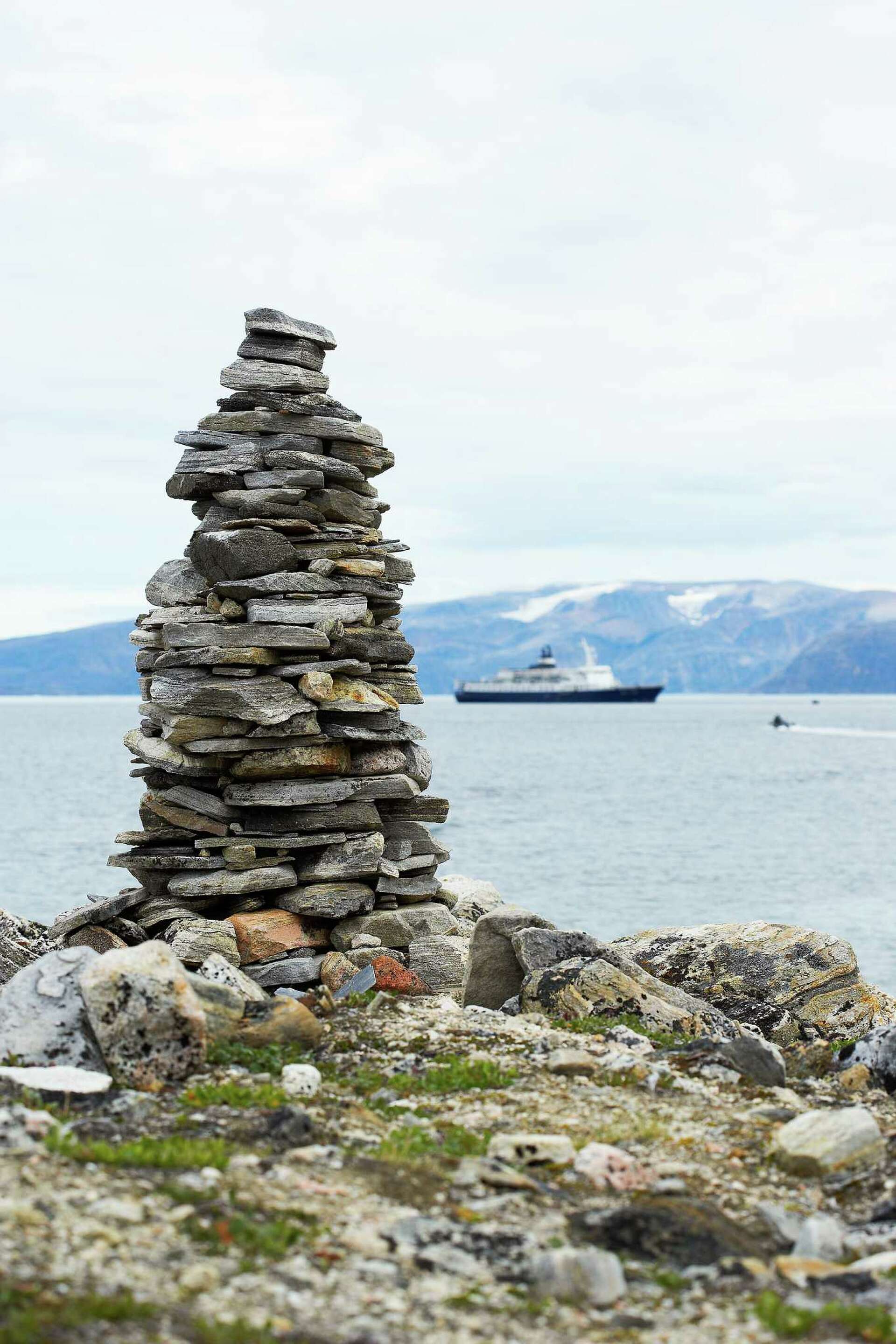 How to Make a Garden-Size Stone Cairn