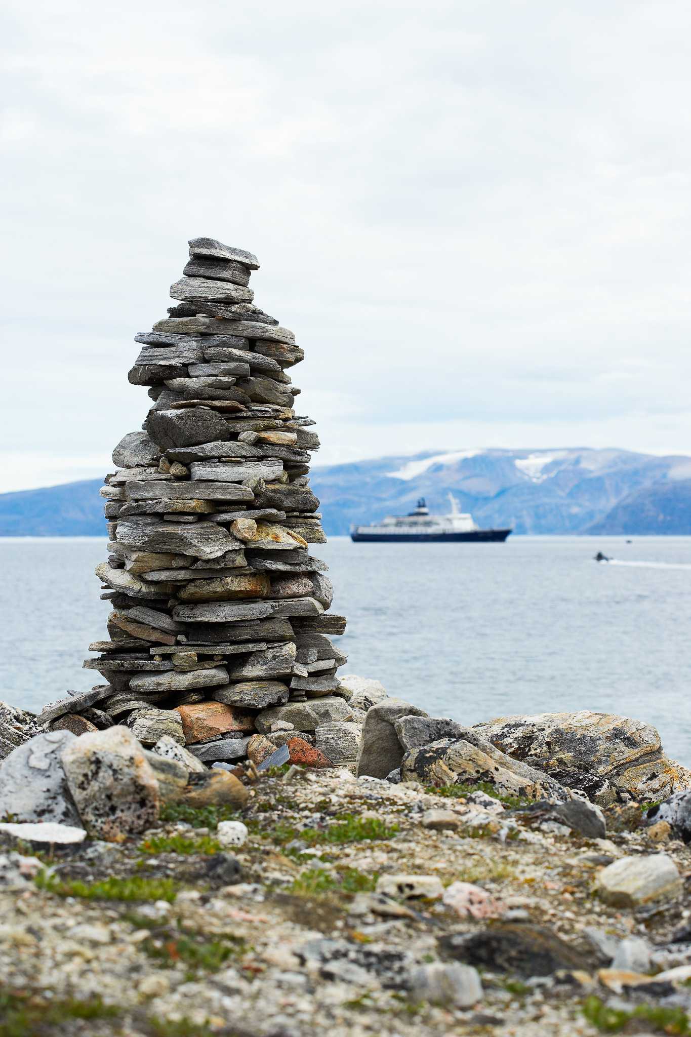 How to Make a Garden-Size Stone Cairn
