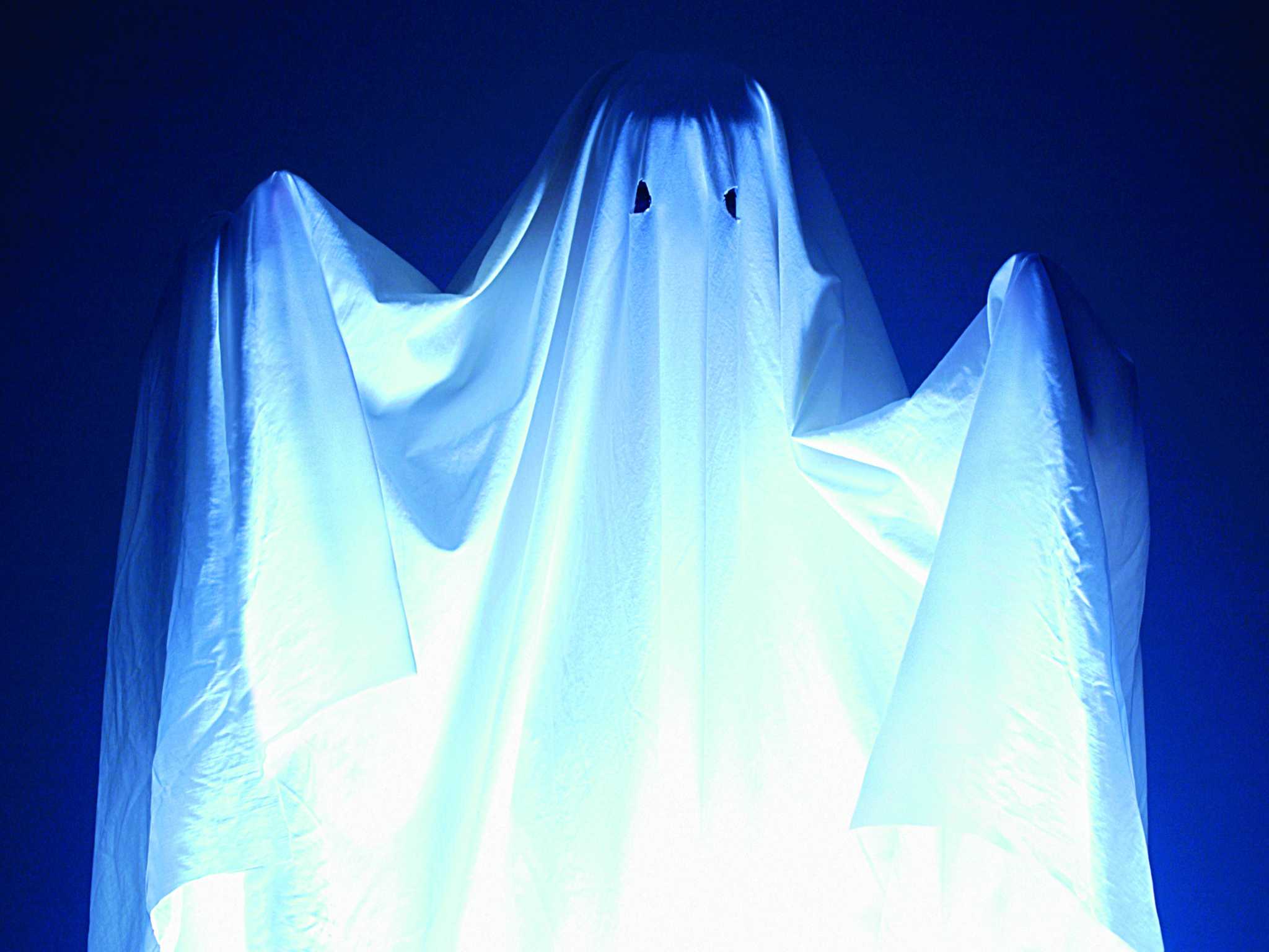 How to Make a Hanging Ghost Outdoors
