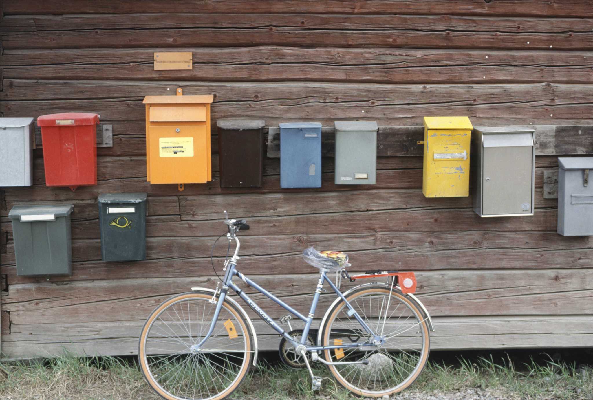 How to Make Holes in Walls for Mailboxes