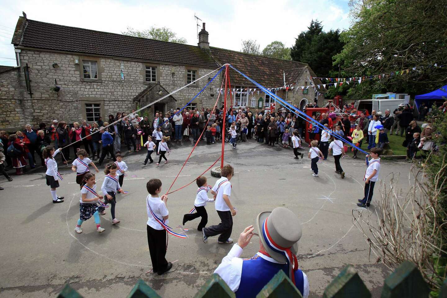 How to Make a Miniature Maypole for a Tabletop Decoration