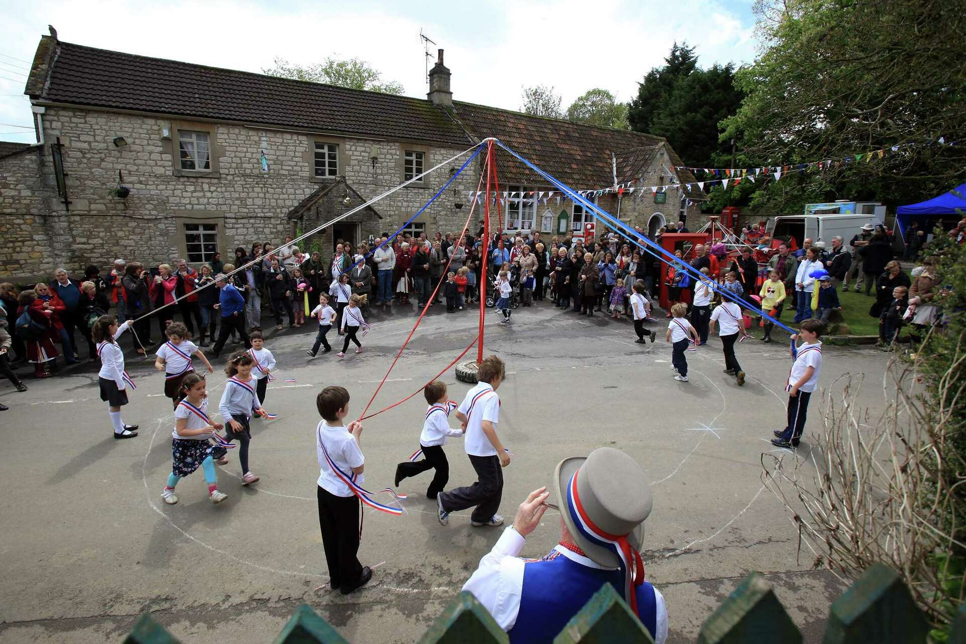 How to Make a Miniature Maypole for a Tabletop Decoration
