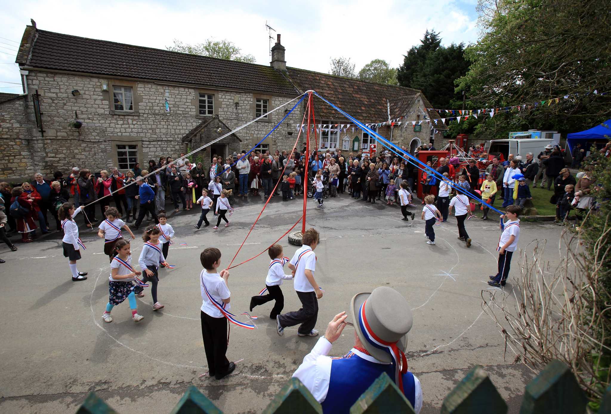 How to Make a Miniature Maypole for a Tabletop Decoration