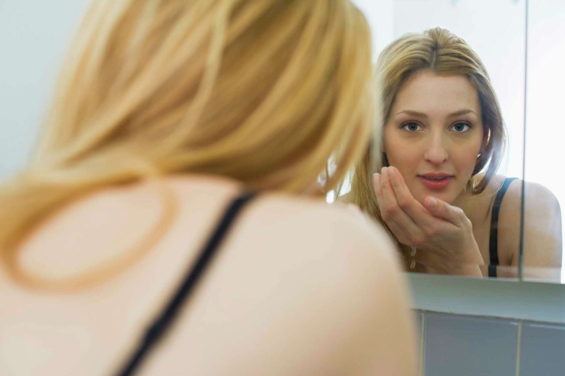 How to Take Soap Scum off a Mirror