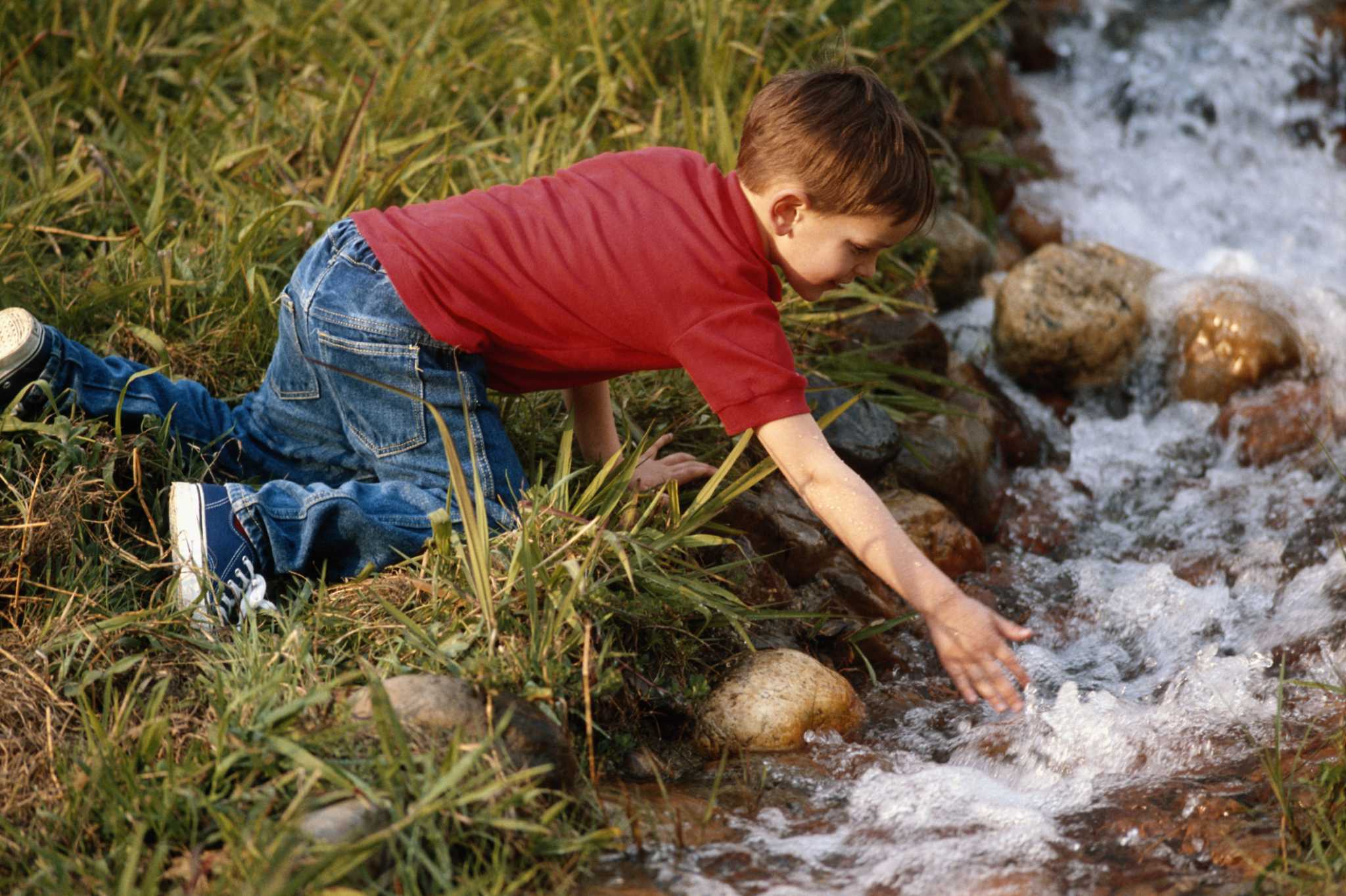 How to Make a Small Garden Stream Using Pots