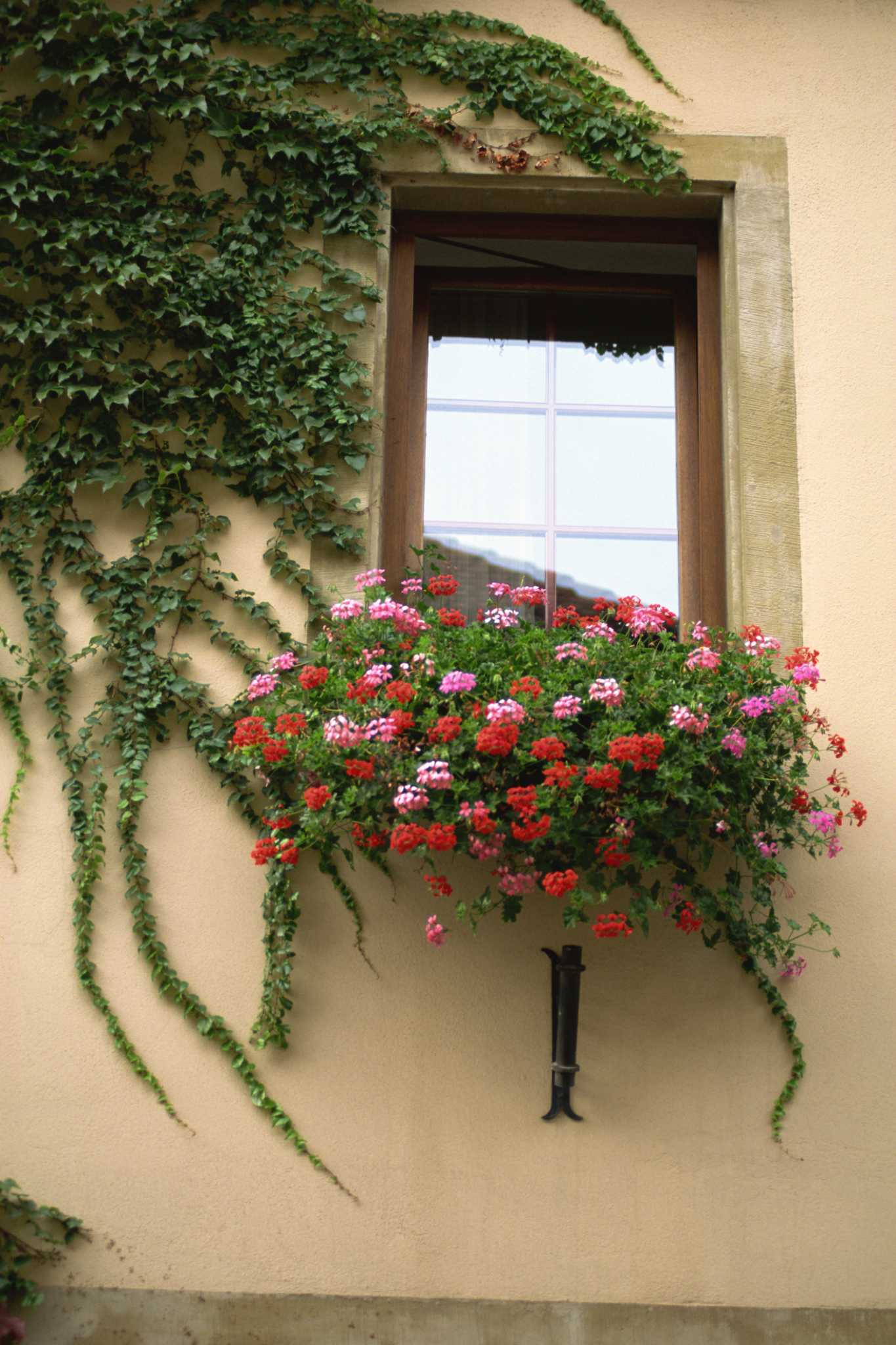 How to Make Window Sill Flower Pots