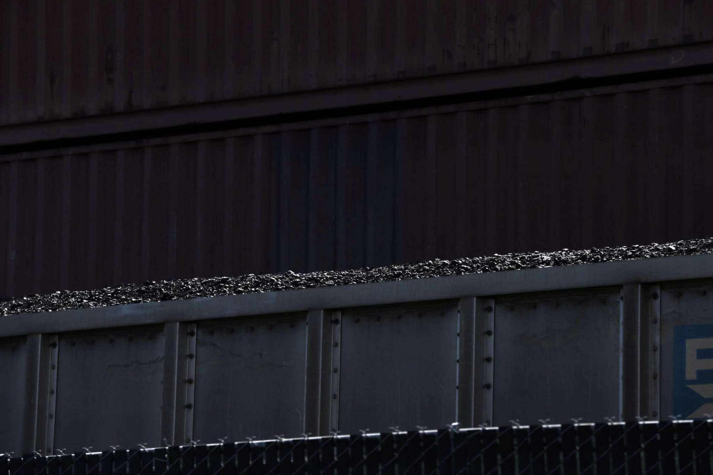 New study measures pollution from coal trains in Bay Area city