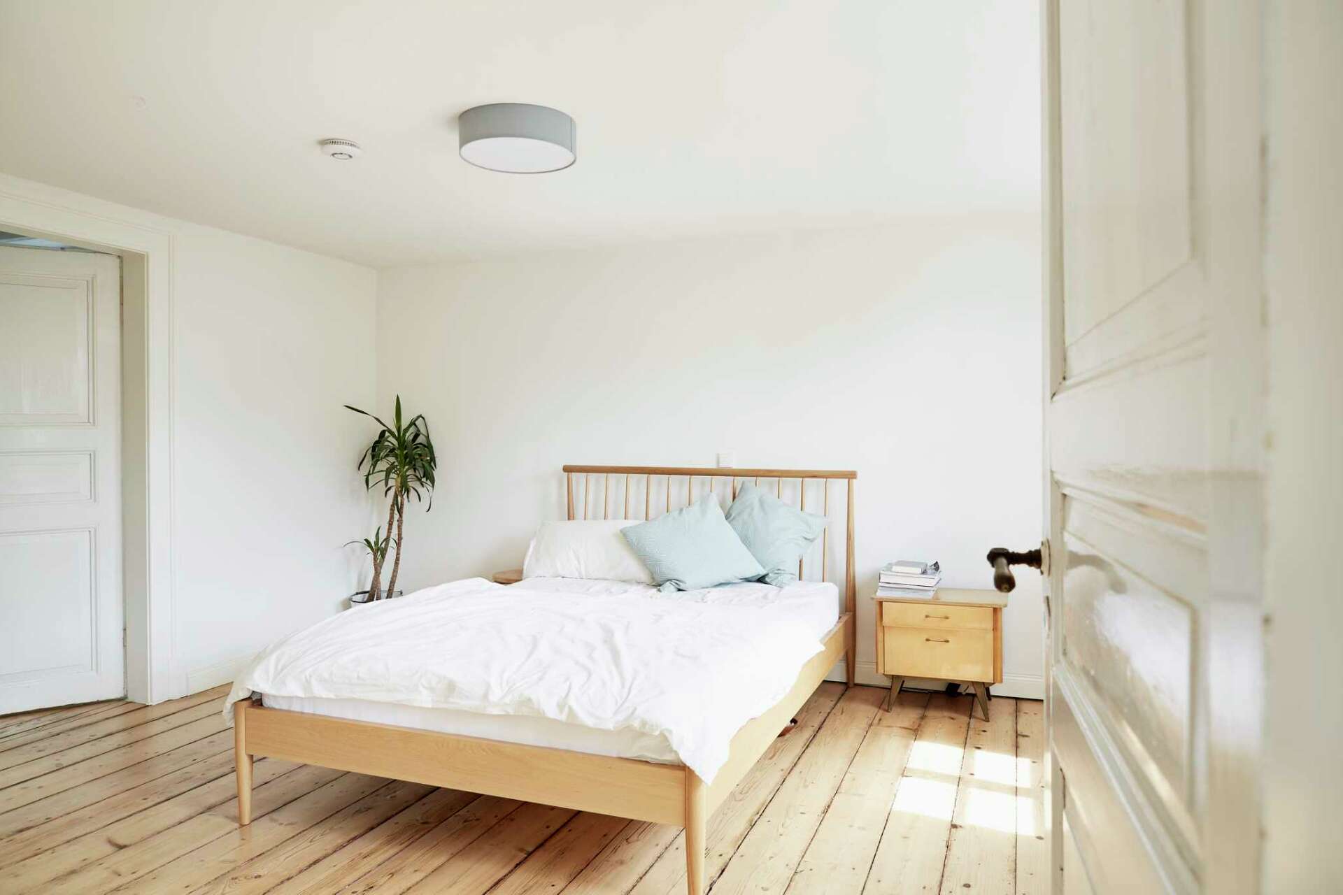 The Standard Height of a Bed and Mattress From the Floor