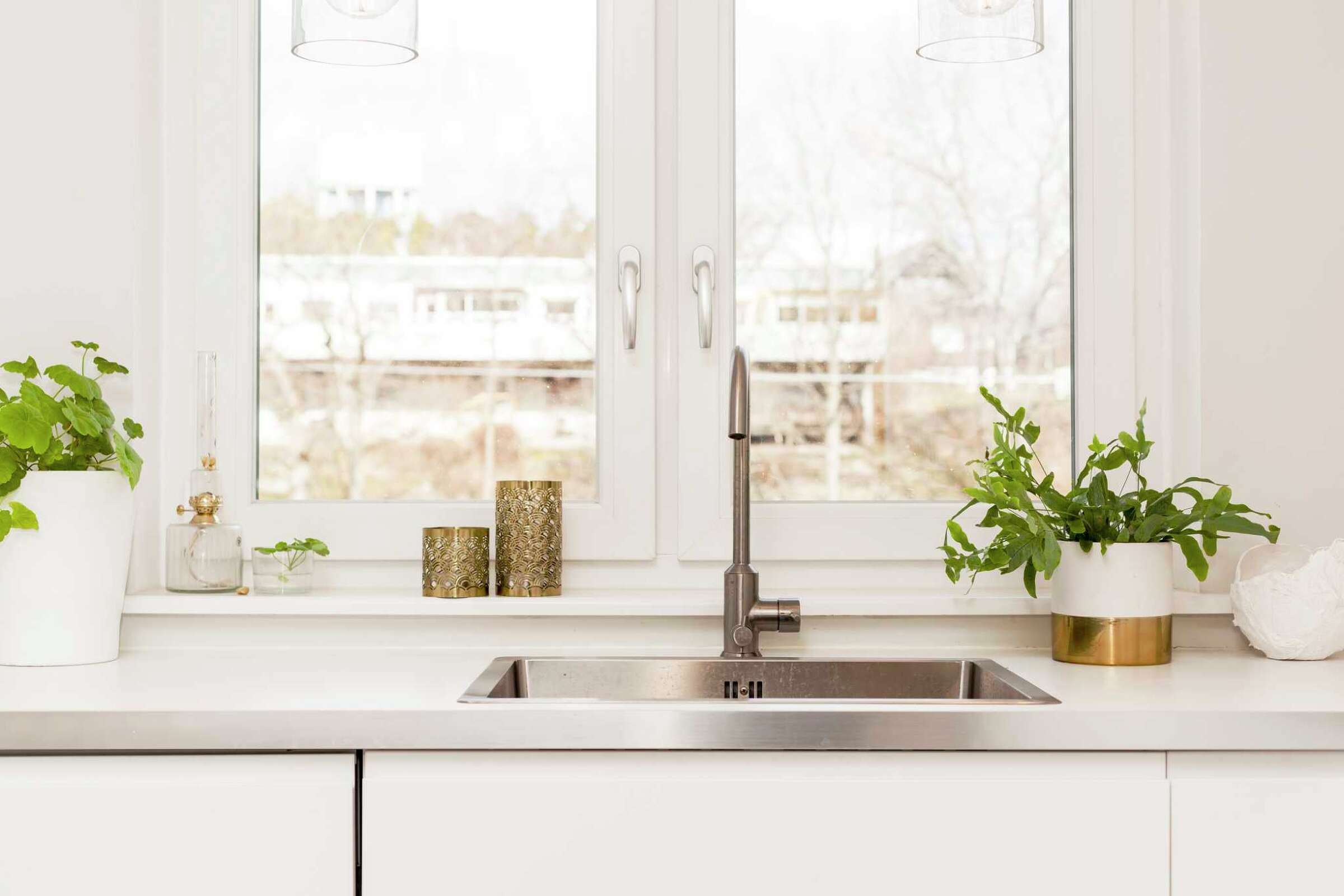 What Is the Standard Kitchen Sink Size?