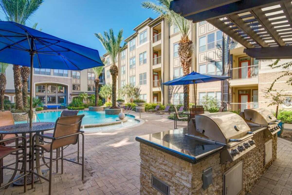 Luxury Houston apartments: Affordable units with pool, gym and tennis