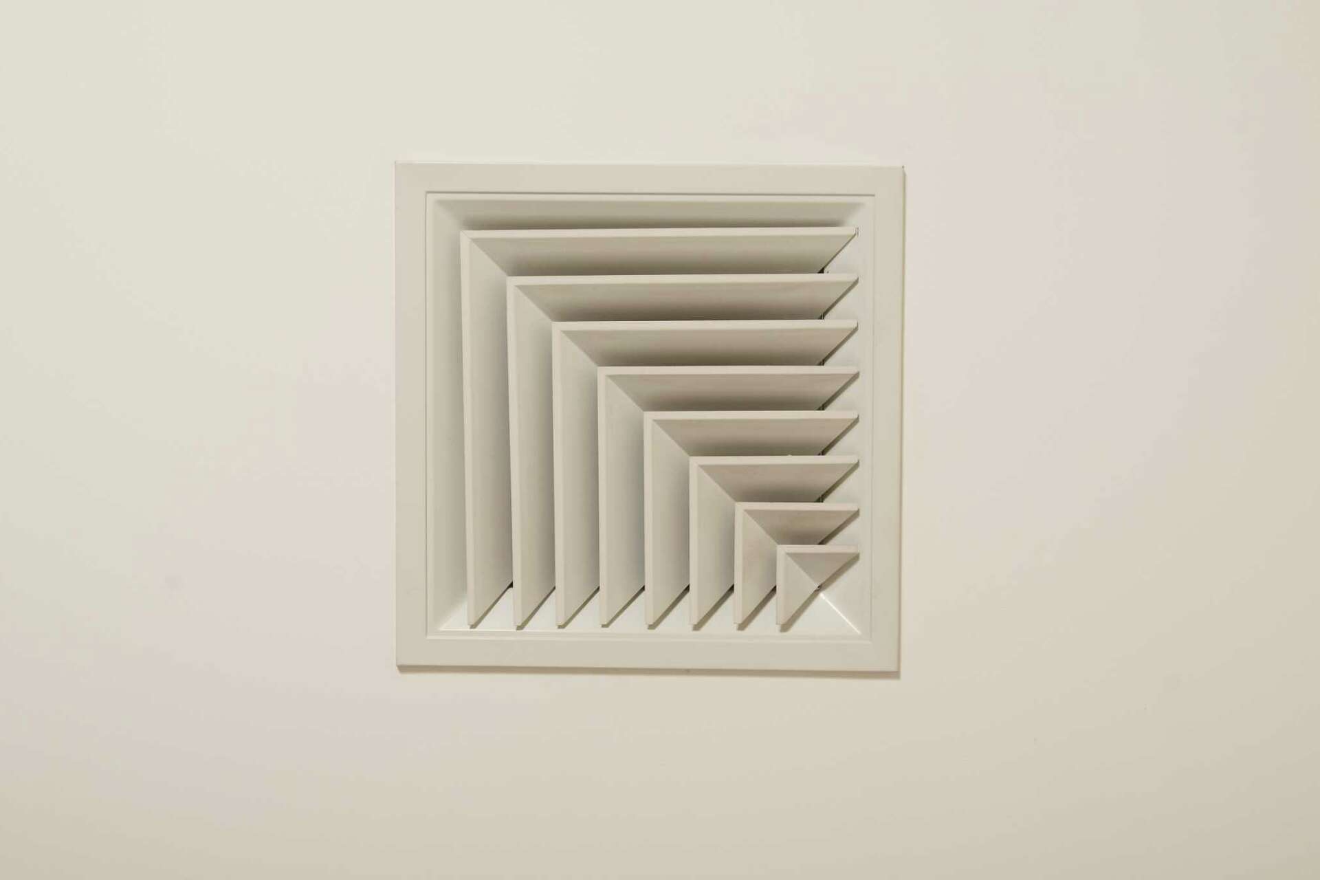 How to Stop the Air Flow From a Ceiling Air Diffuser