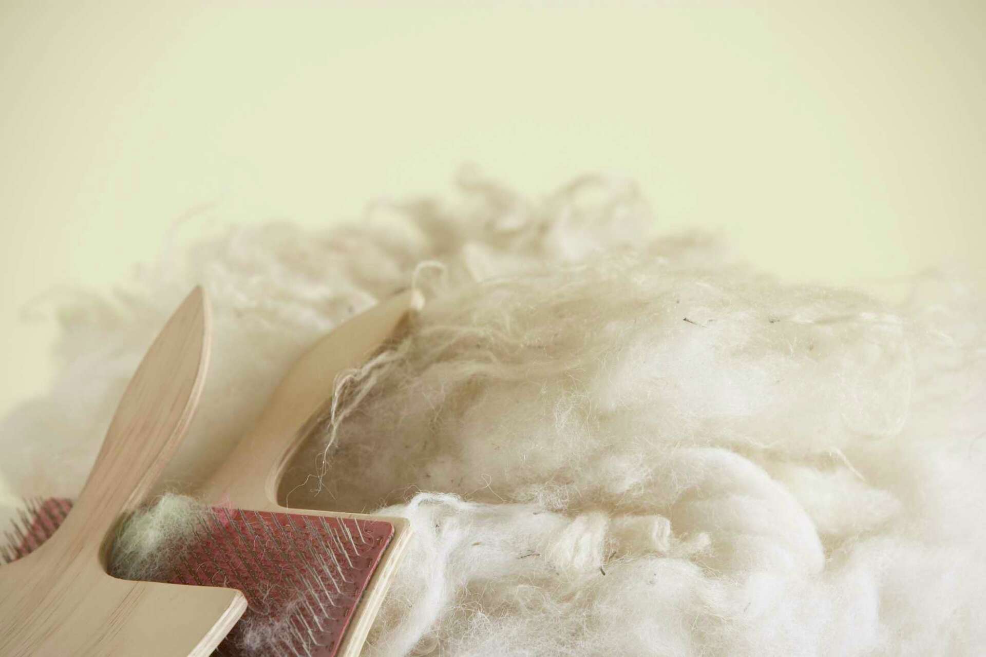 How to Stuff Cushions With Wool
