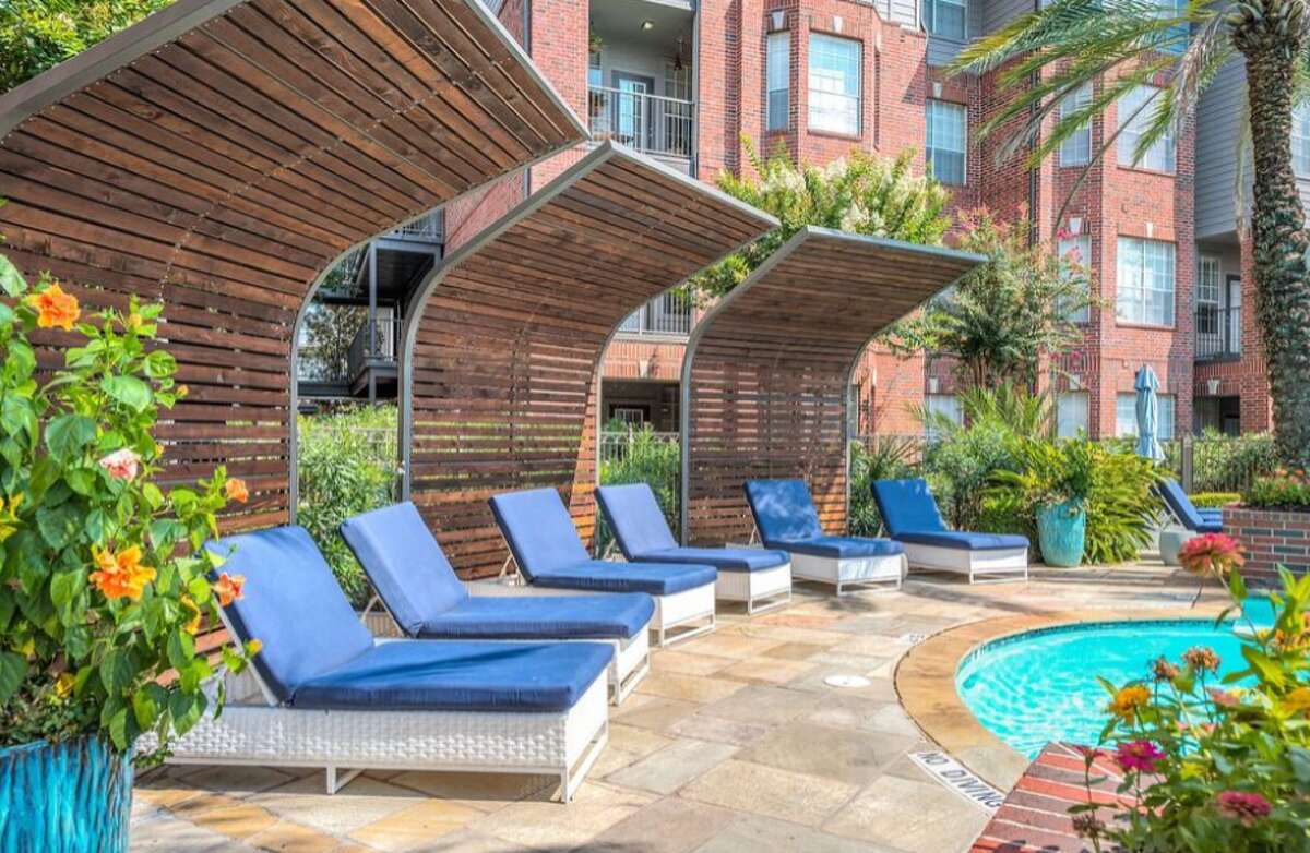 Luxury Houston apartments: Affordable units with pool, gym and tennis