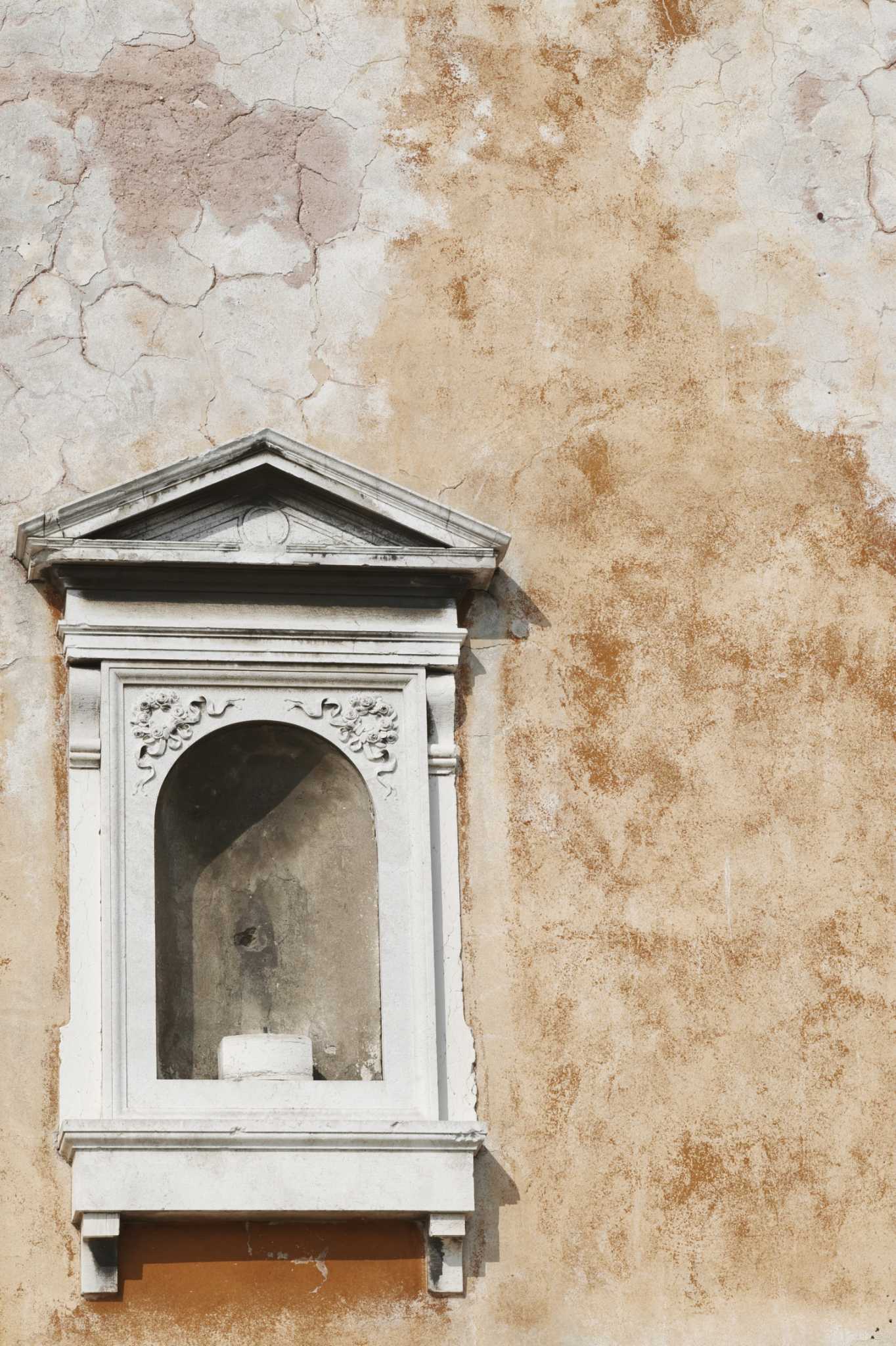 How to Tea Stain Glazed Walls