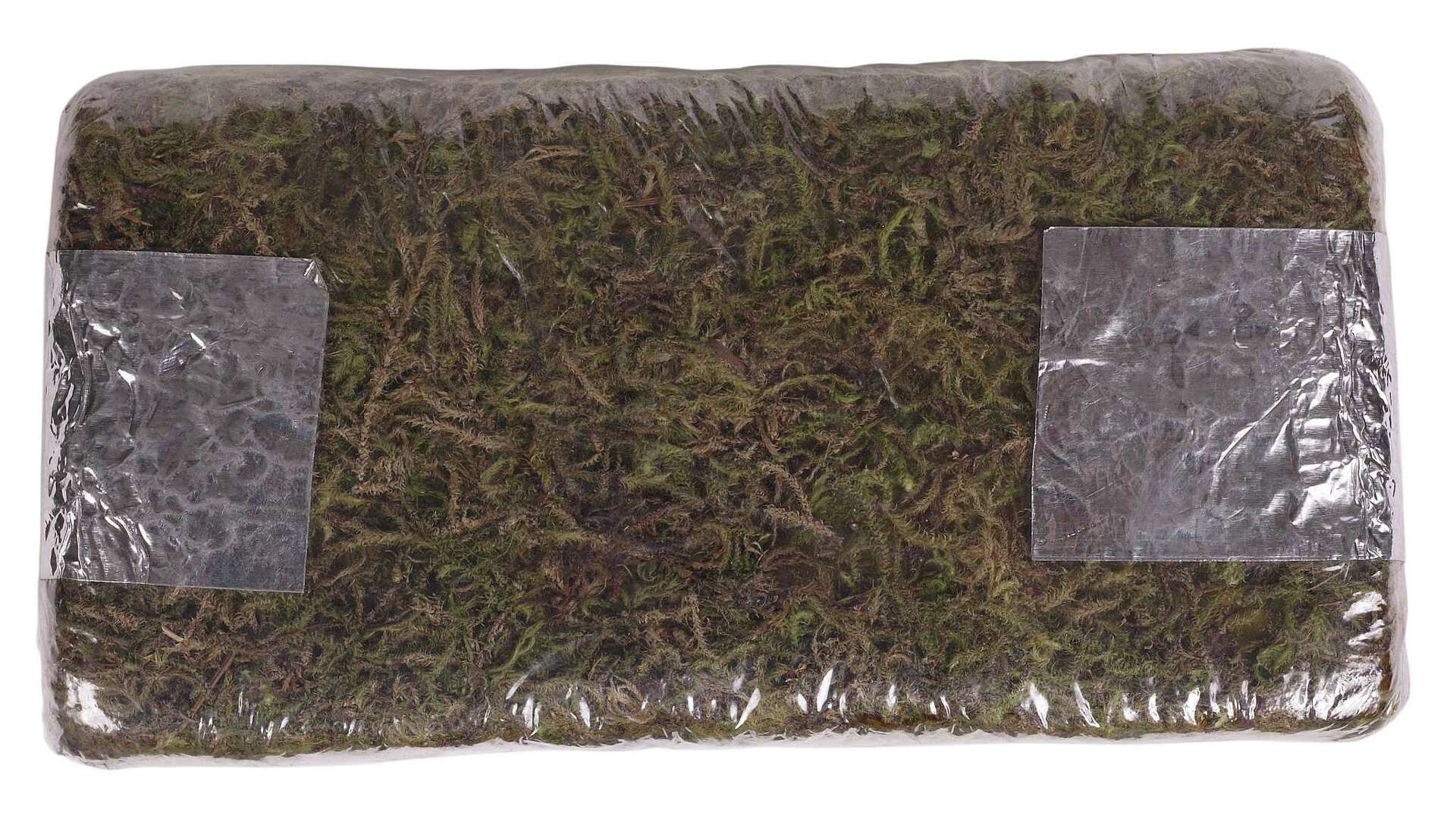 How to Put Peat Moss in a Compost Pile