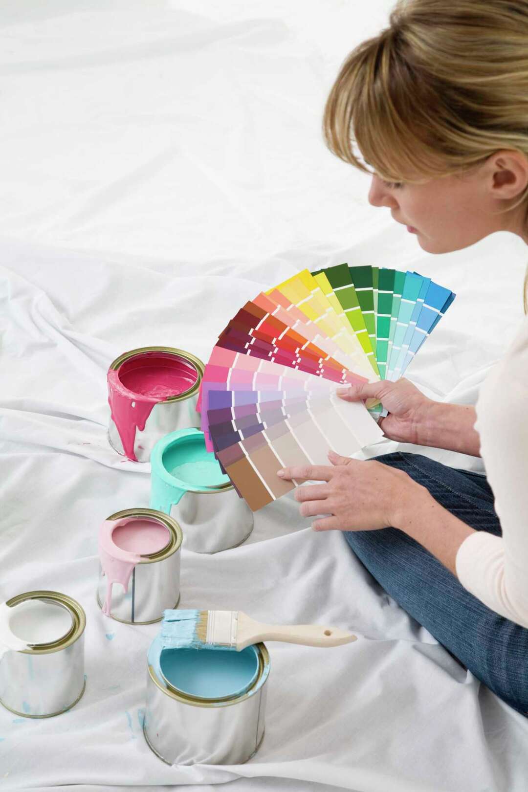 How to Pick Contrasting Interior Paint Colors