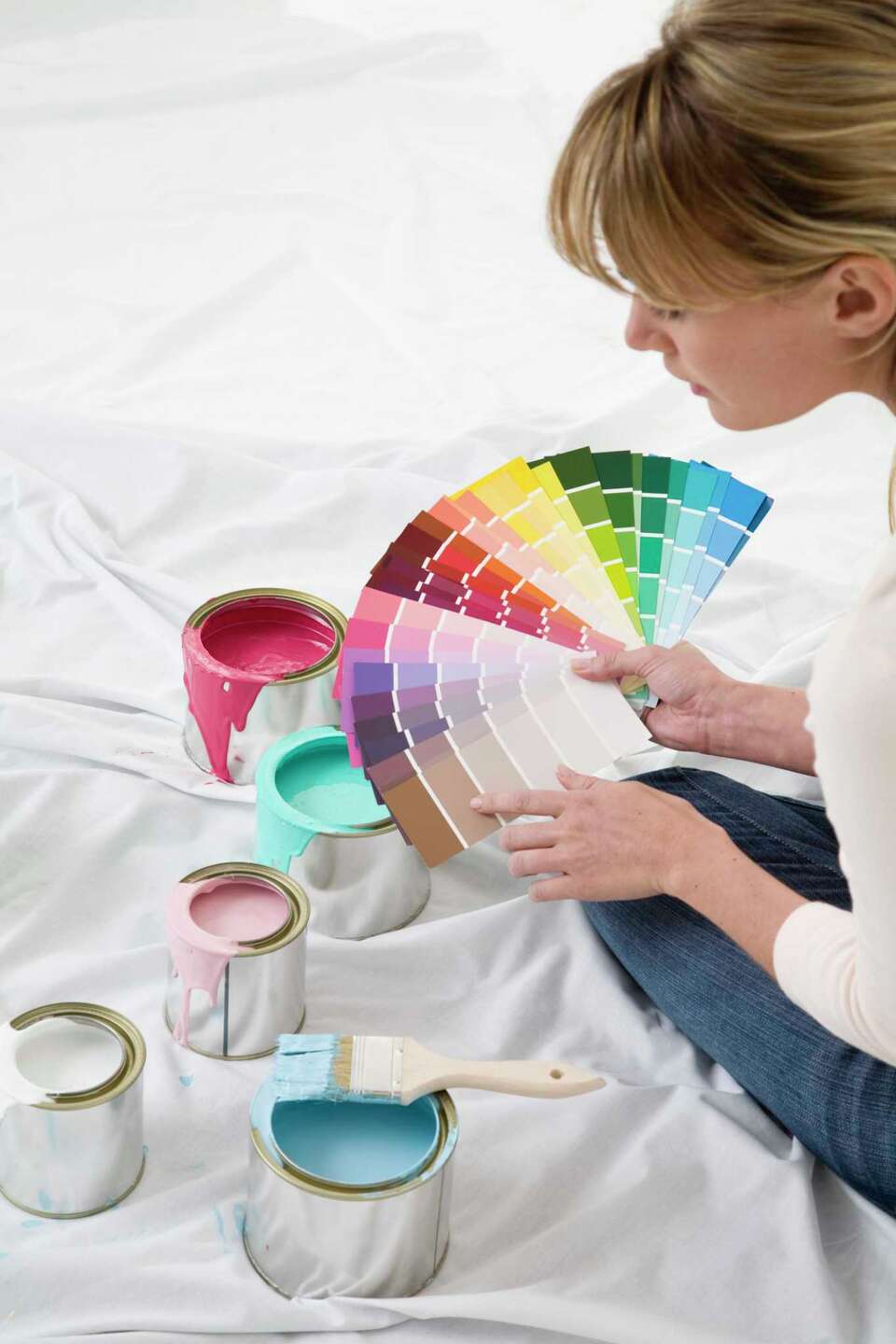 How to Pick Contrasting Interior Paint Colors