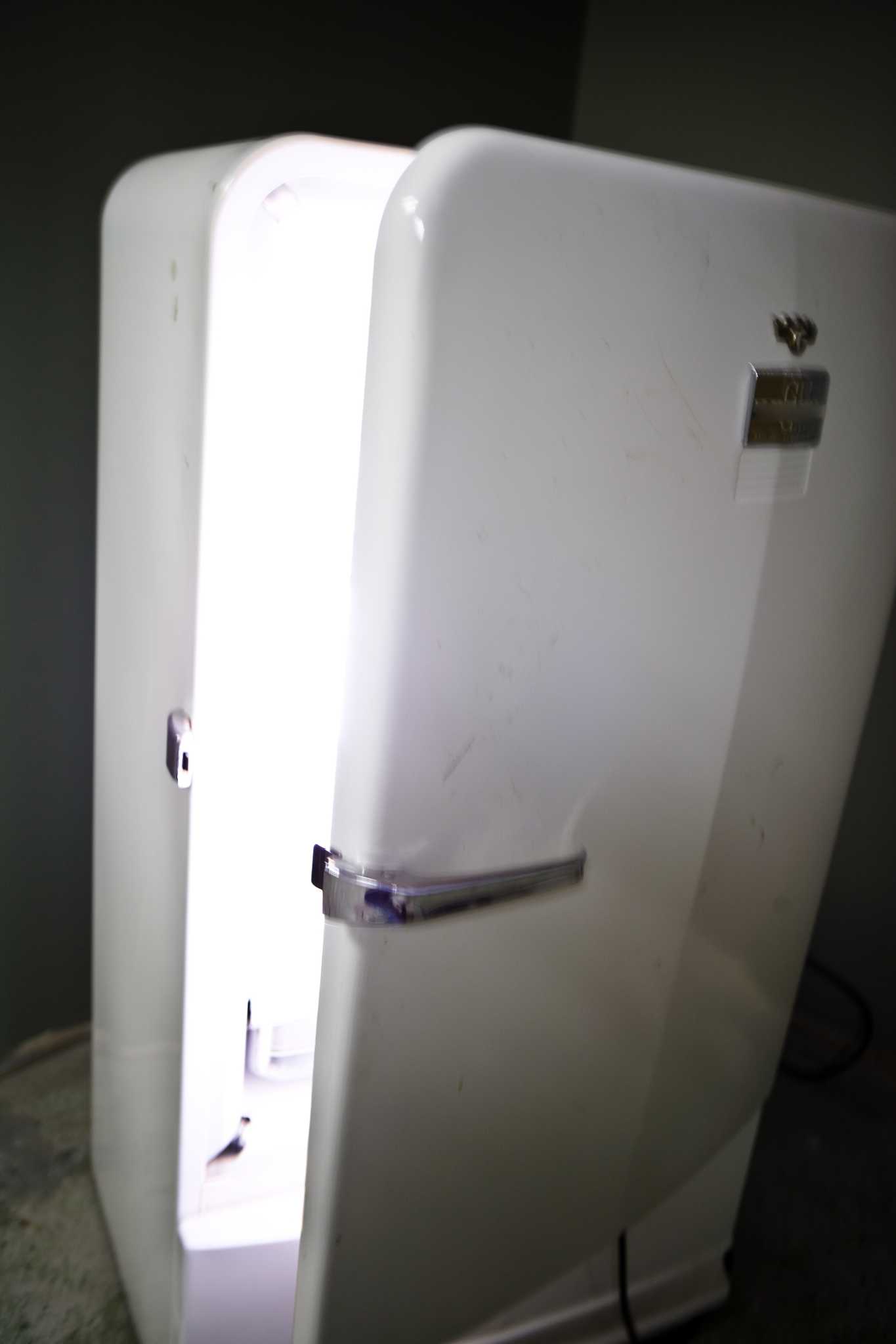 How to Paint a Rusty Refrigerator