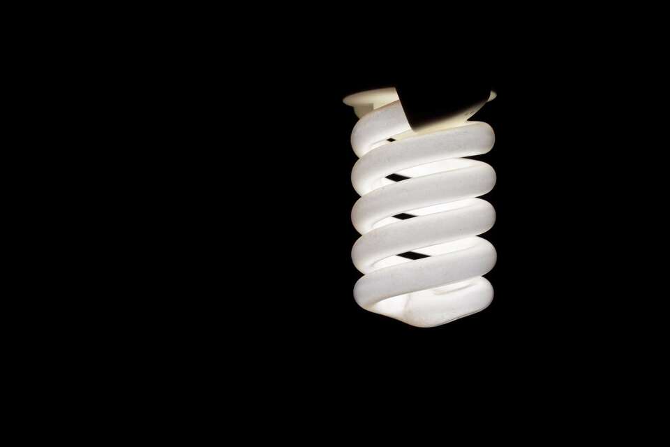 How to Troubleshoot a Bad Fluorescent Lamp Fixture