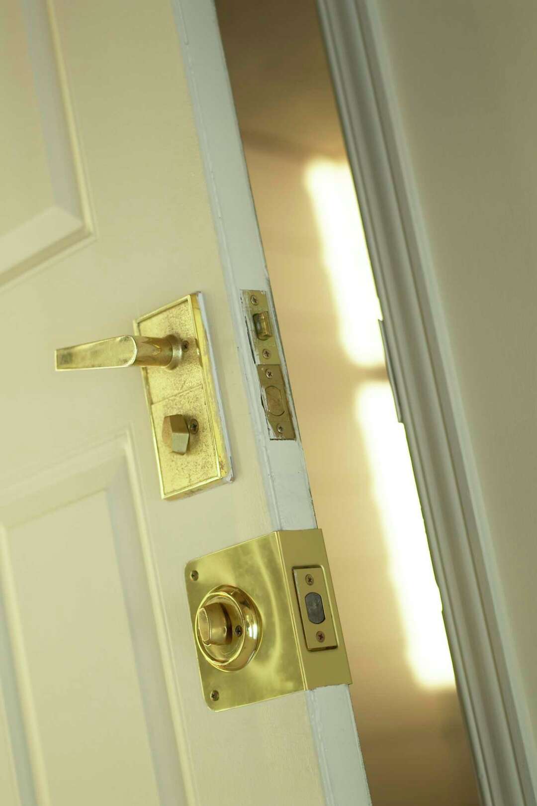 How to Troubleshoot Door Binding Problems