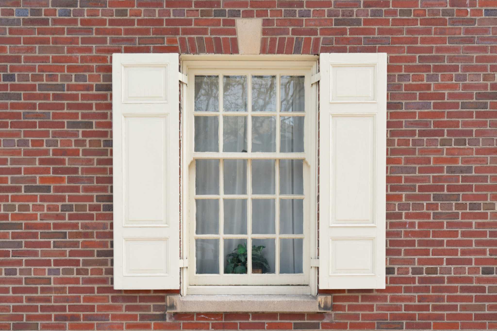 How to Pick Window Shutter Colors