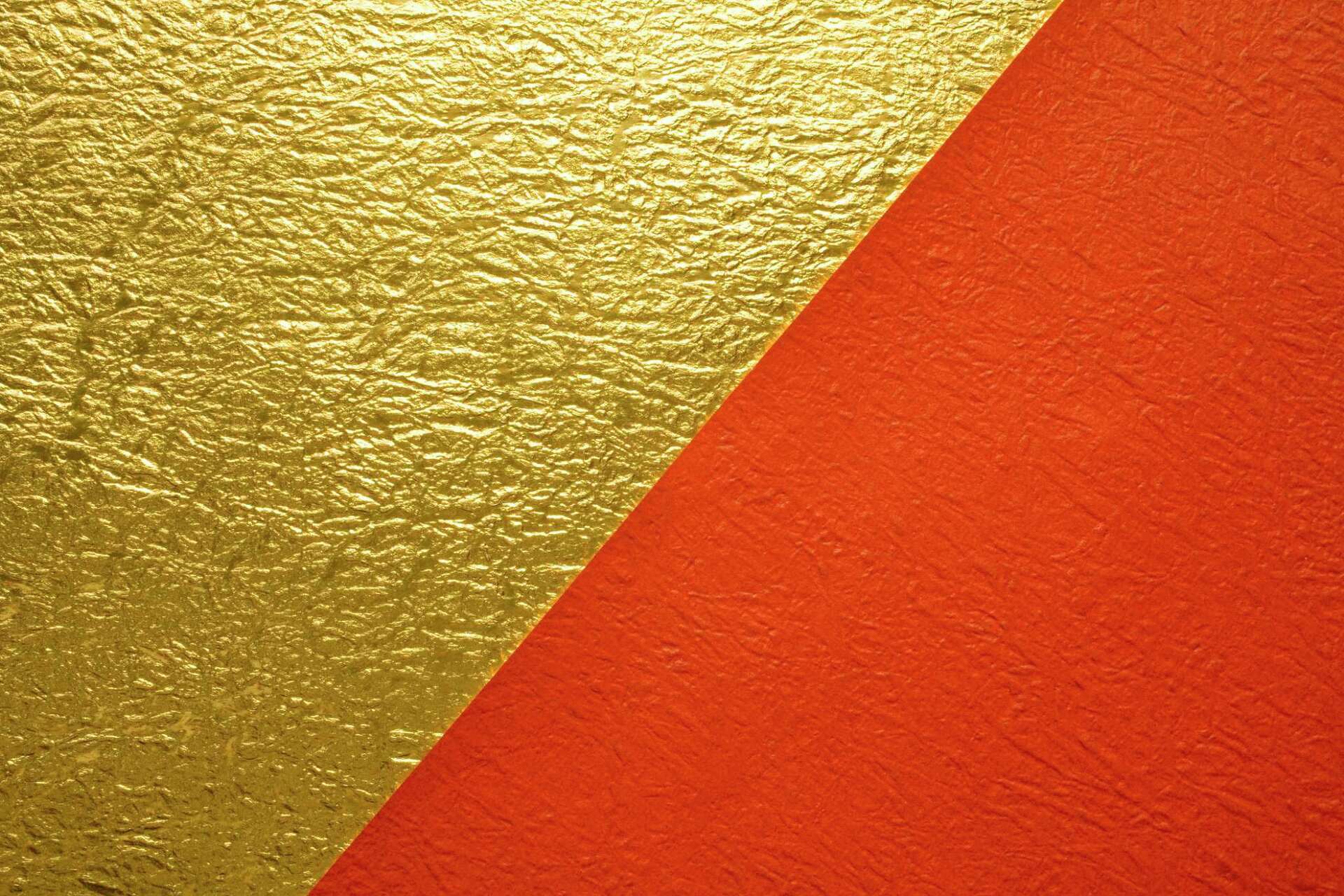 Types of Glue to Use for Gold Leafing