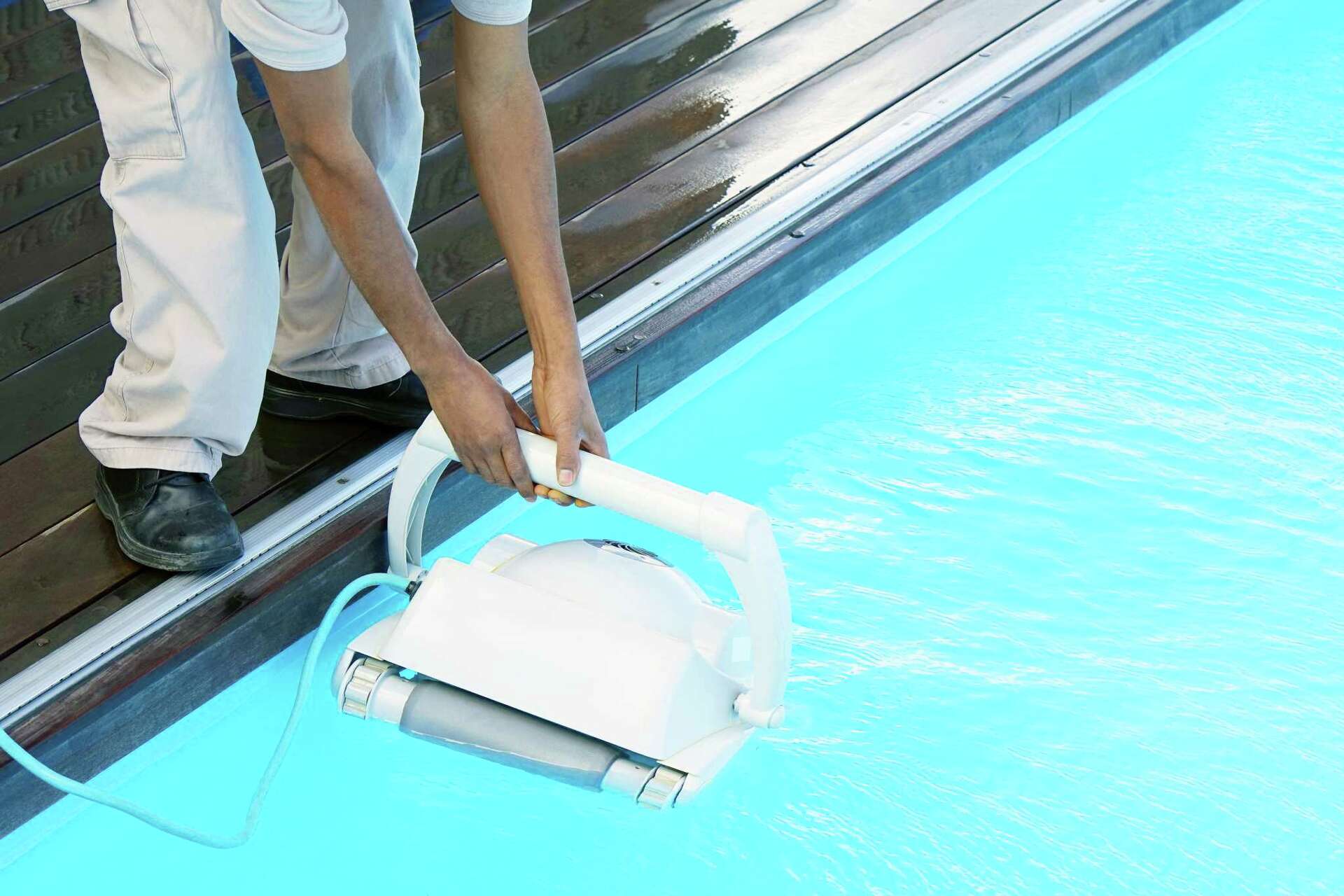 How to Unclog a Pool Skimmer