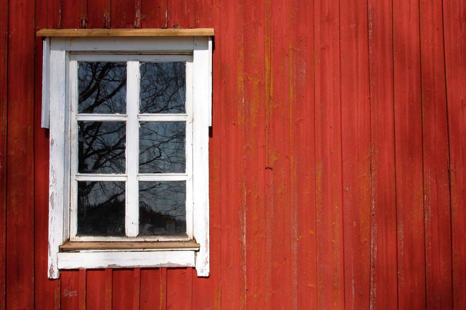 How to Unstick Old Wooden Windows