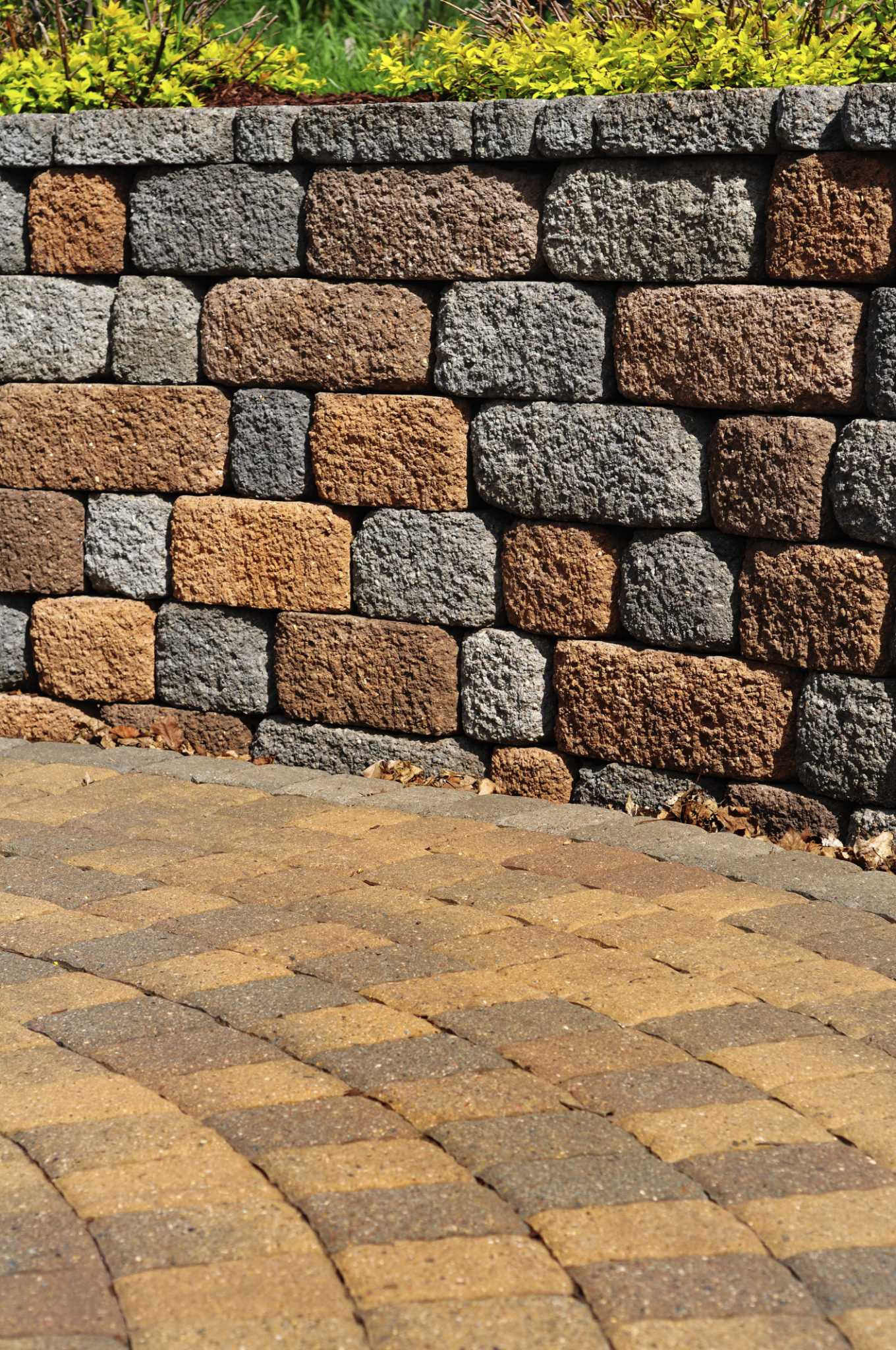 How to Use Retaining Wall Blocks for House Steps