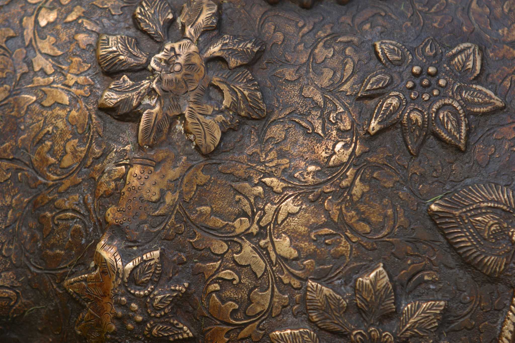 How to Use a Rubbing Compound to Polish Brass