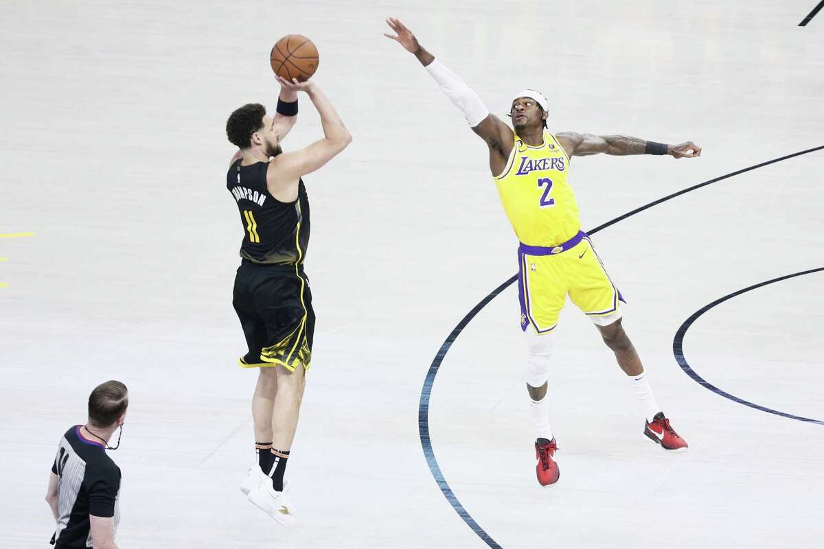 Lakers' bruising attack tops Warriors' 3-point barrage