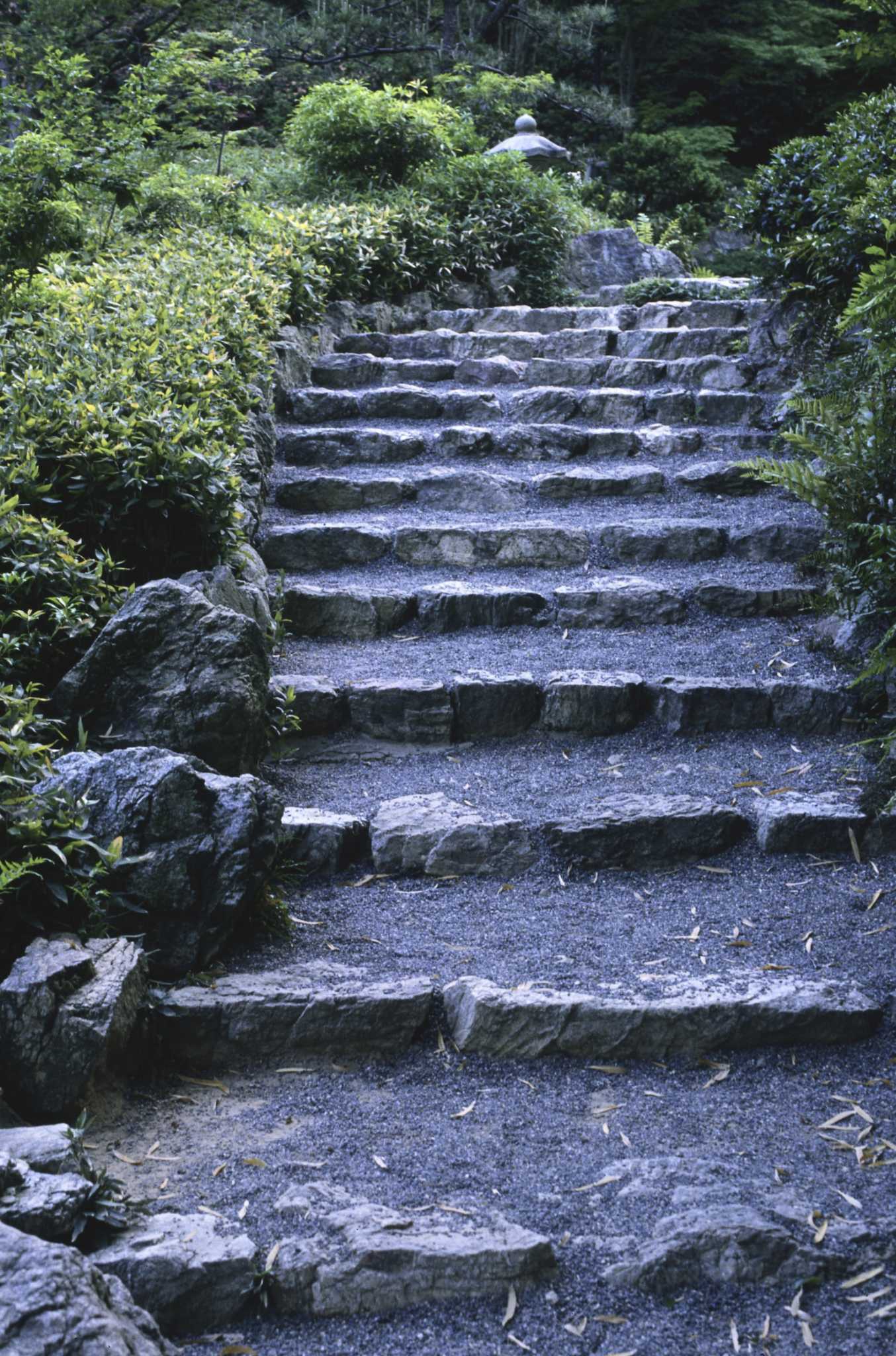 How to Use Stone Edgers on a Slope