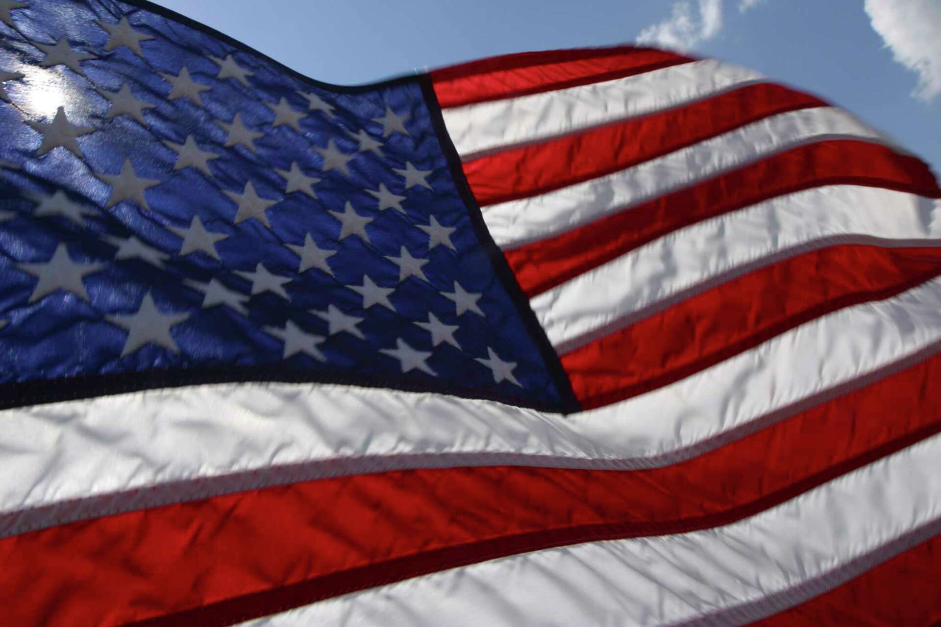 How to Properly Wash Nylon Flags in a Washing Machine