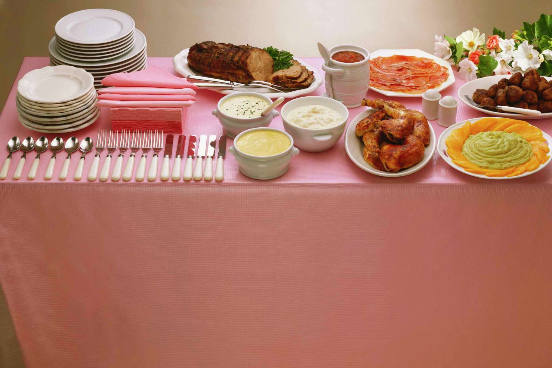 Proper Table Arrangements for Serving a Buffet