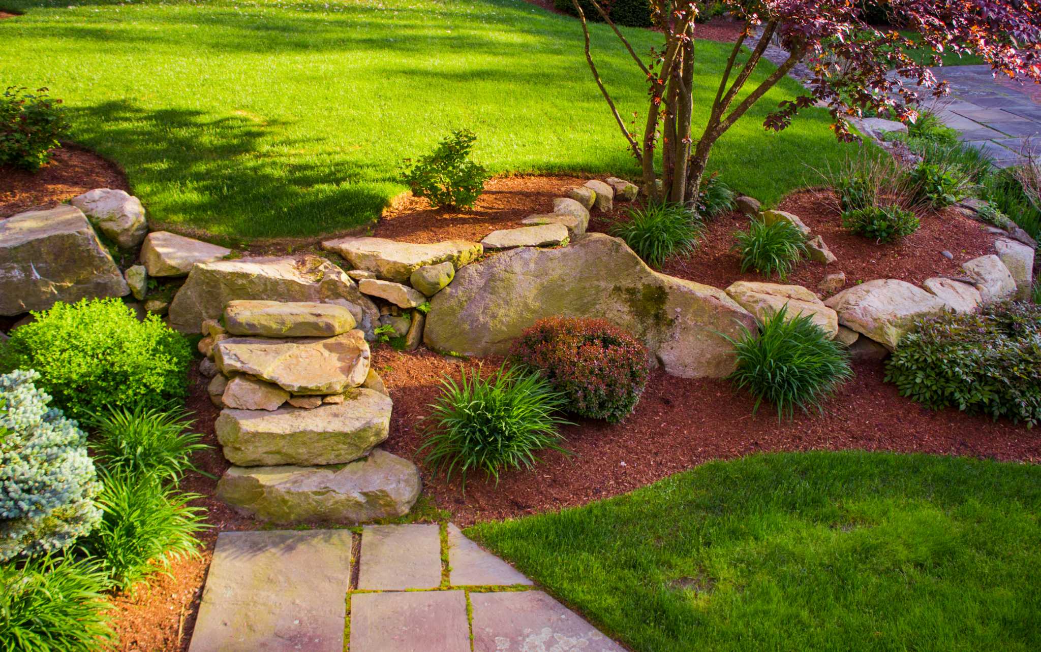 Pros & Cons of Landscaping Ground Cover Rocks