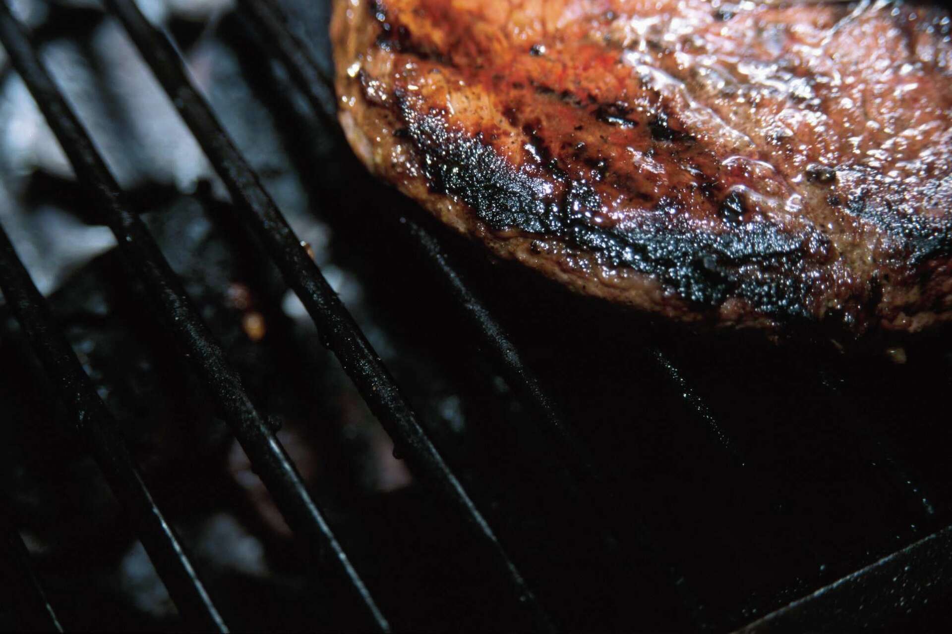 How to Protect a Grill Burner From Rust