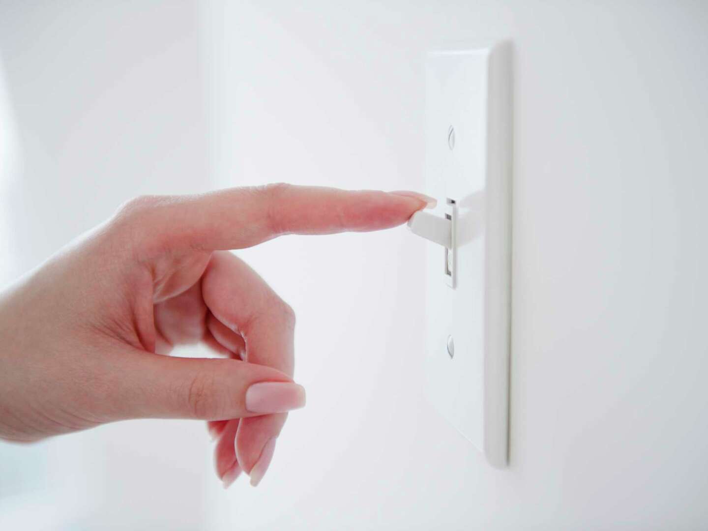 How to Wire Two Switches Using the Same Power Source