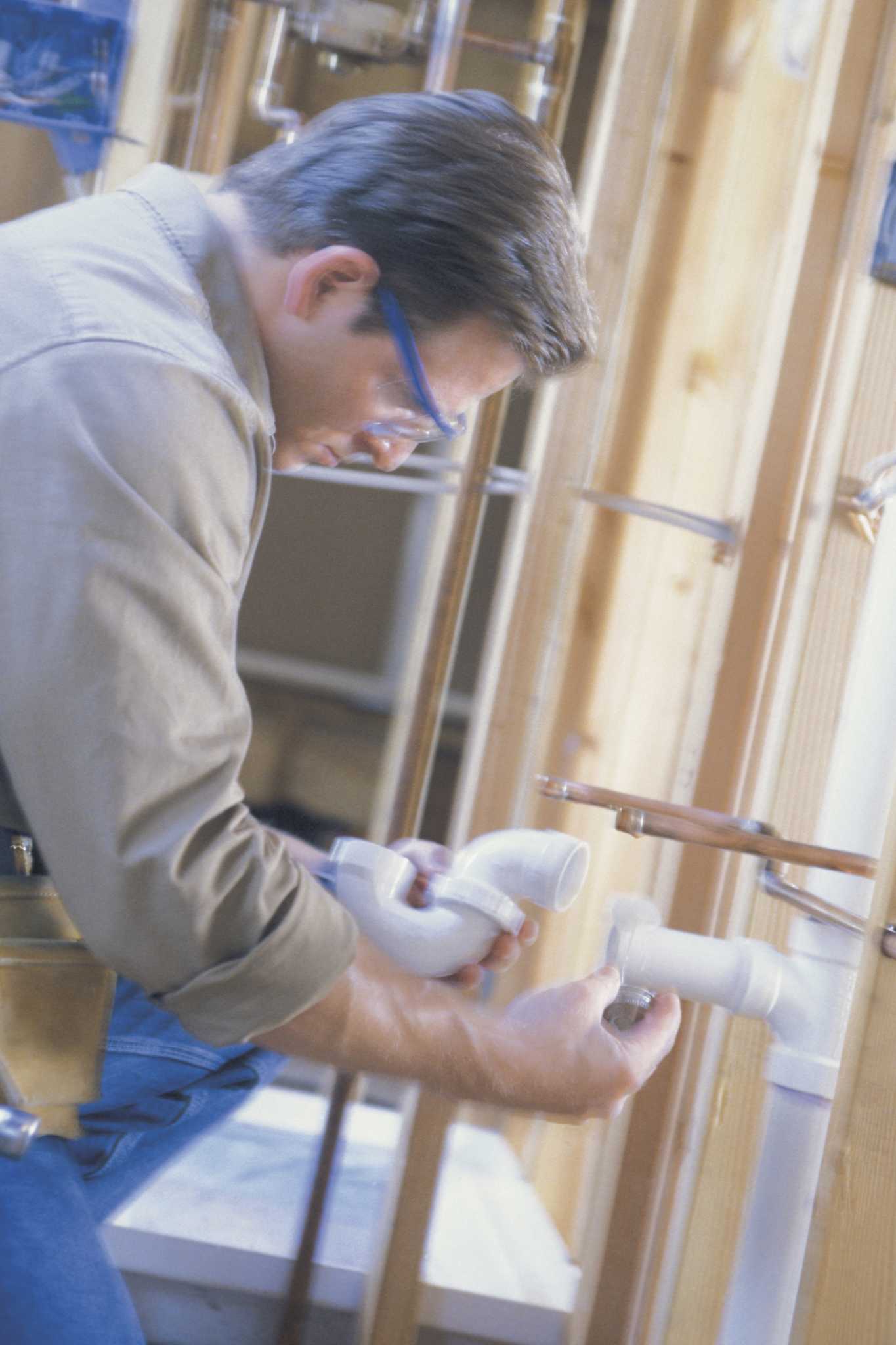 How to Work With Plastic Plumbing Fittings